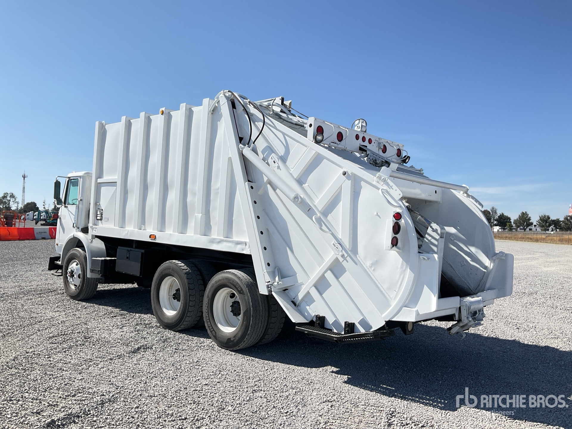 1996 Volvo WX 6x4 COE Rear Loader Camión Recolector de Basura / Camión ...