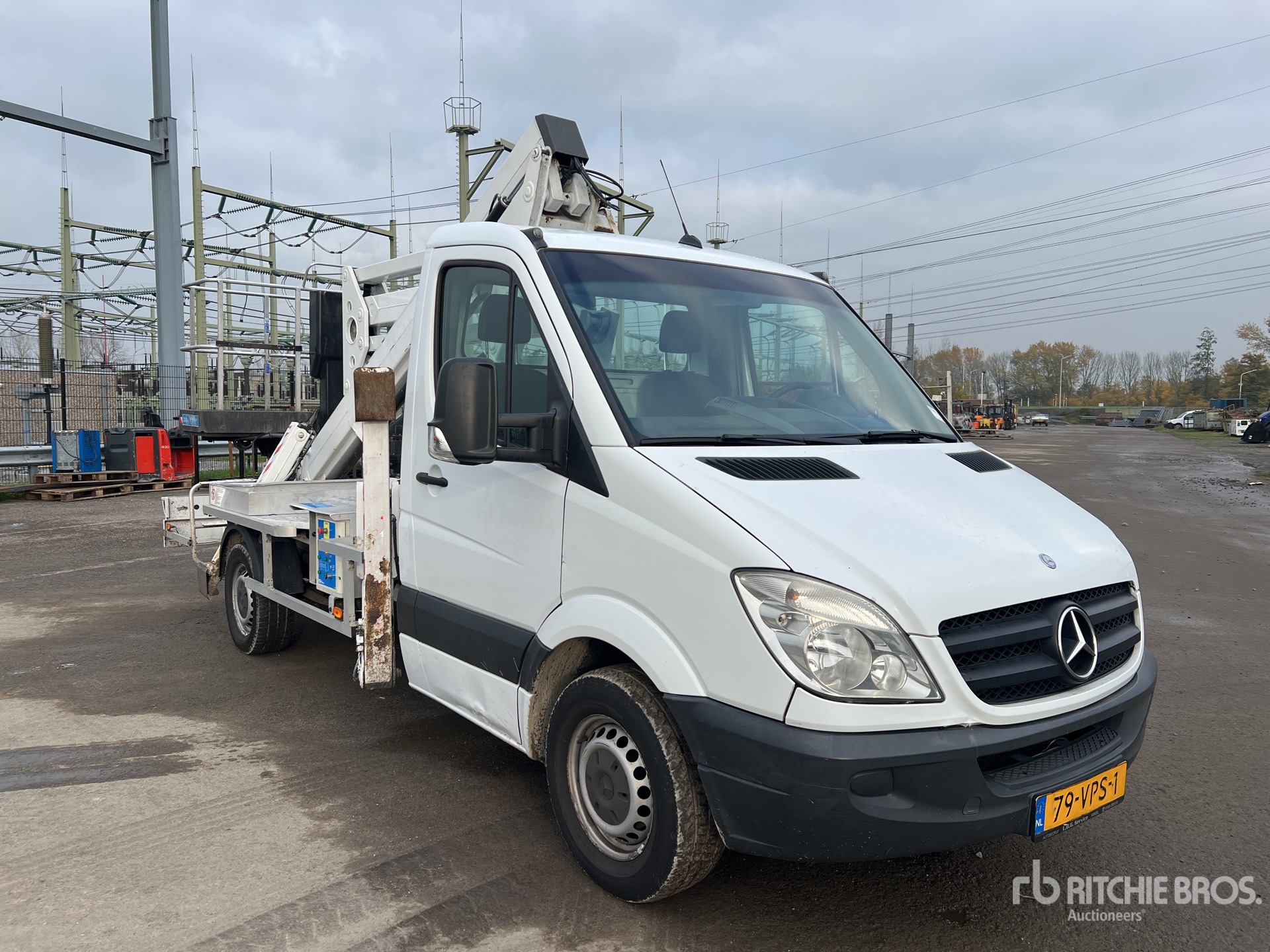 2008 Sequani Z20E-5 200 kg Articulated Boom on 2008 Mercedes-Benz ...