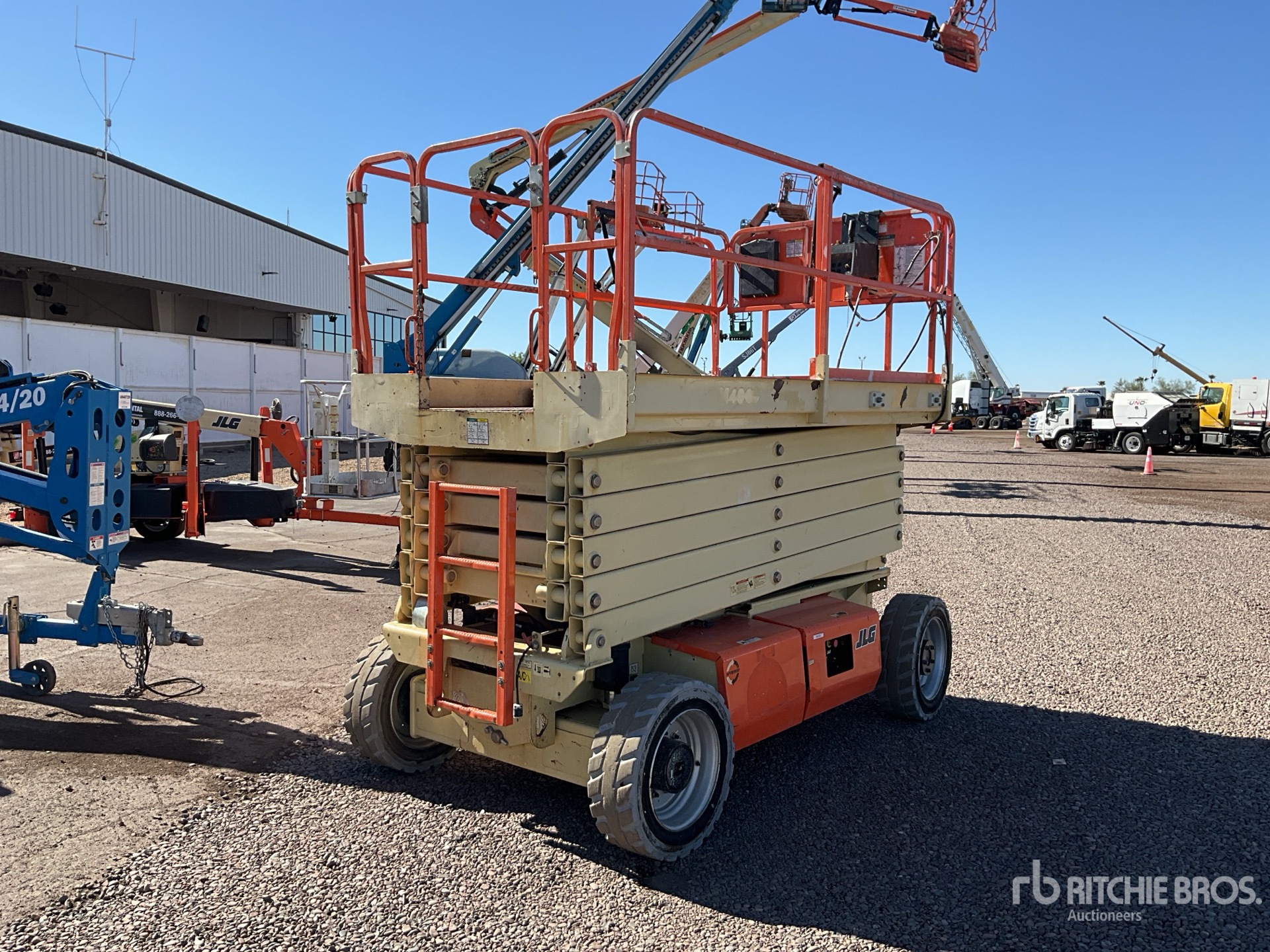 2015 JLG M4069 4x4 Electric Scissor Lift | Ritchie Bros. Auctioneers