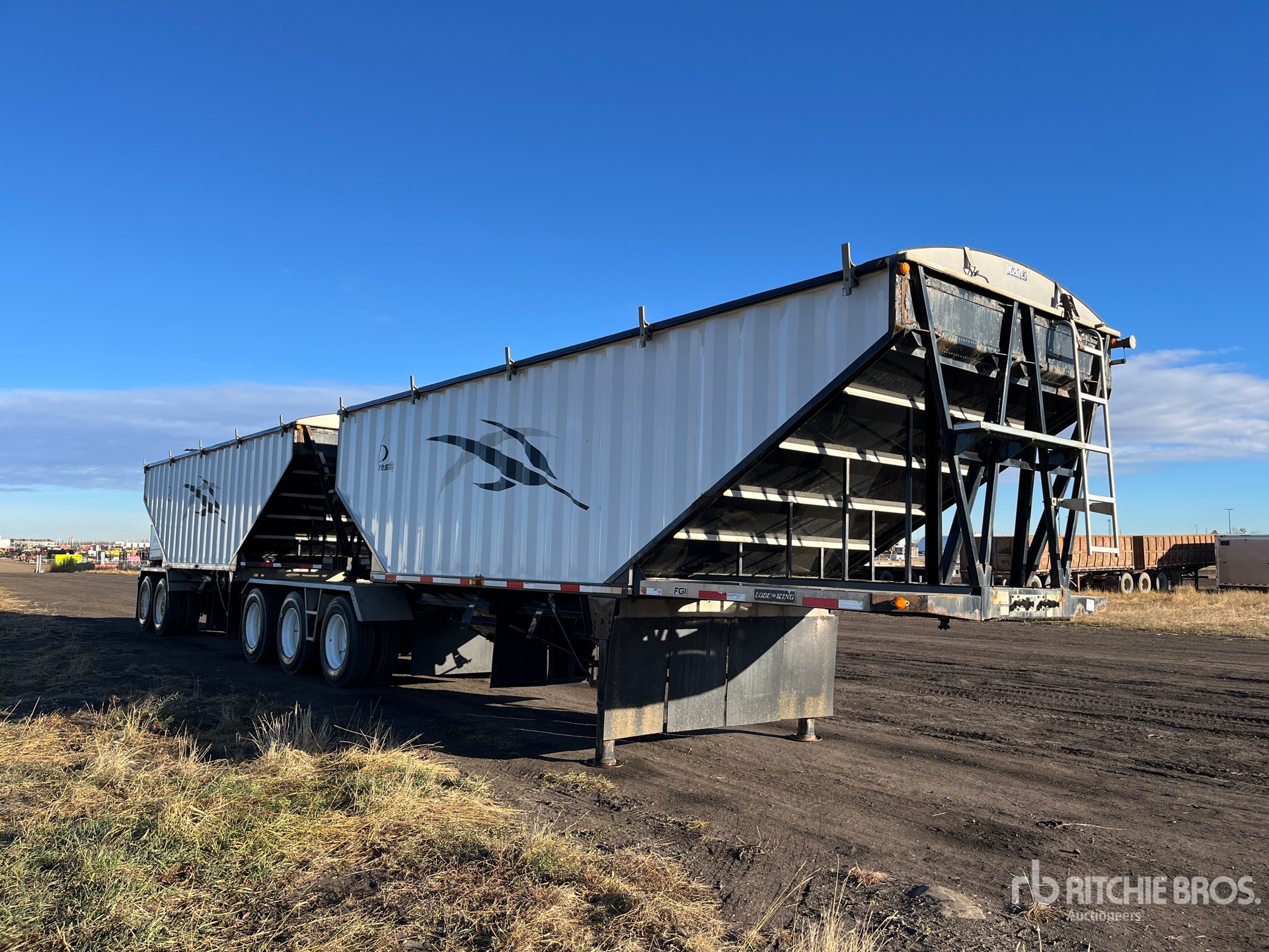 2011 Lode King 28 ft Super B-Train Lead Remorque à grains | Ritchie ...