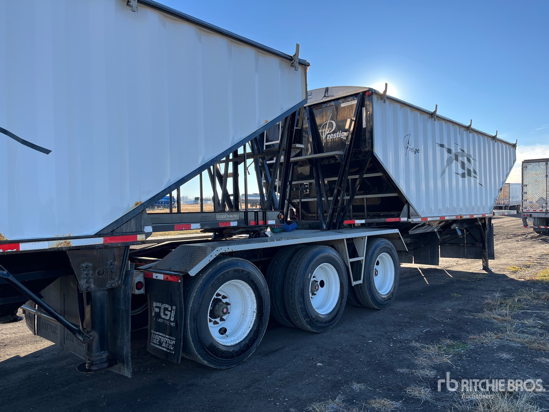 2011 Lode King 28 ft Super B-Train Lead Remorque à grains | Ritchie ...