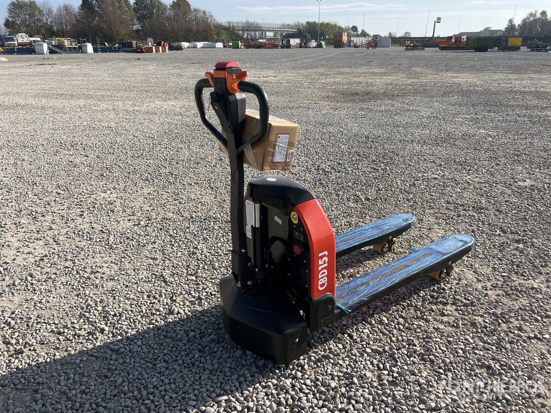2023 Heli CBD15J-Li3 1500 kg Electric Pallet Jack (Unused) | Ritchie ...