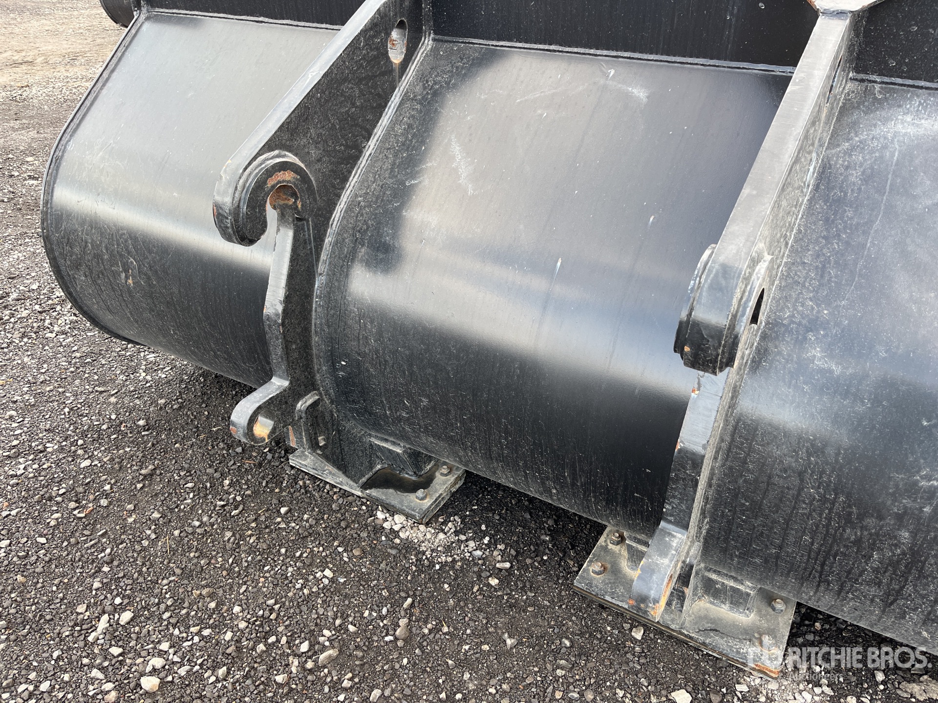 98 in 4 cyd Q/C Wheel Loader Bucket | Ritchie Bros. Auctioneers