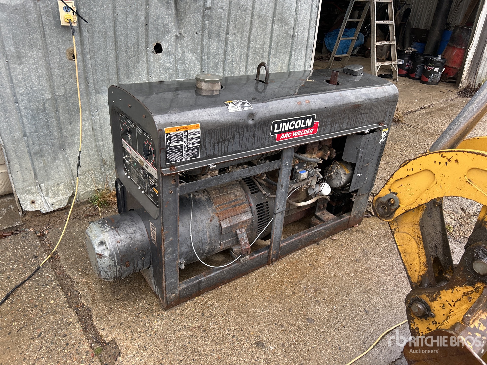 Lincoln SA300-TM27 Skid-Mounted ARC Soudeuse à moteur | Ritchie Bros ...