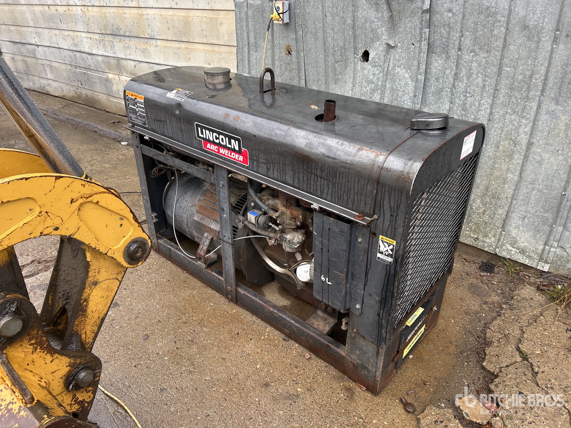 Lincoln SA300-TM27 Skid-Mounted ARC Soudeuse à moteur | Ritchie Bros ...