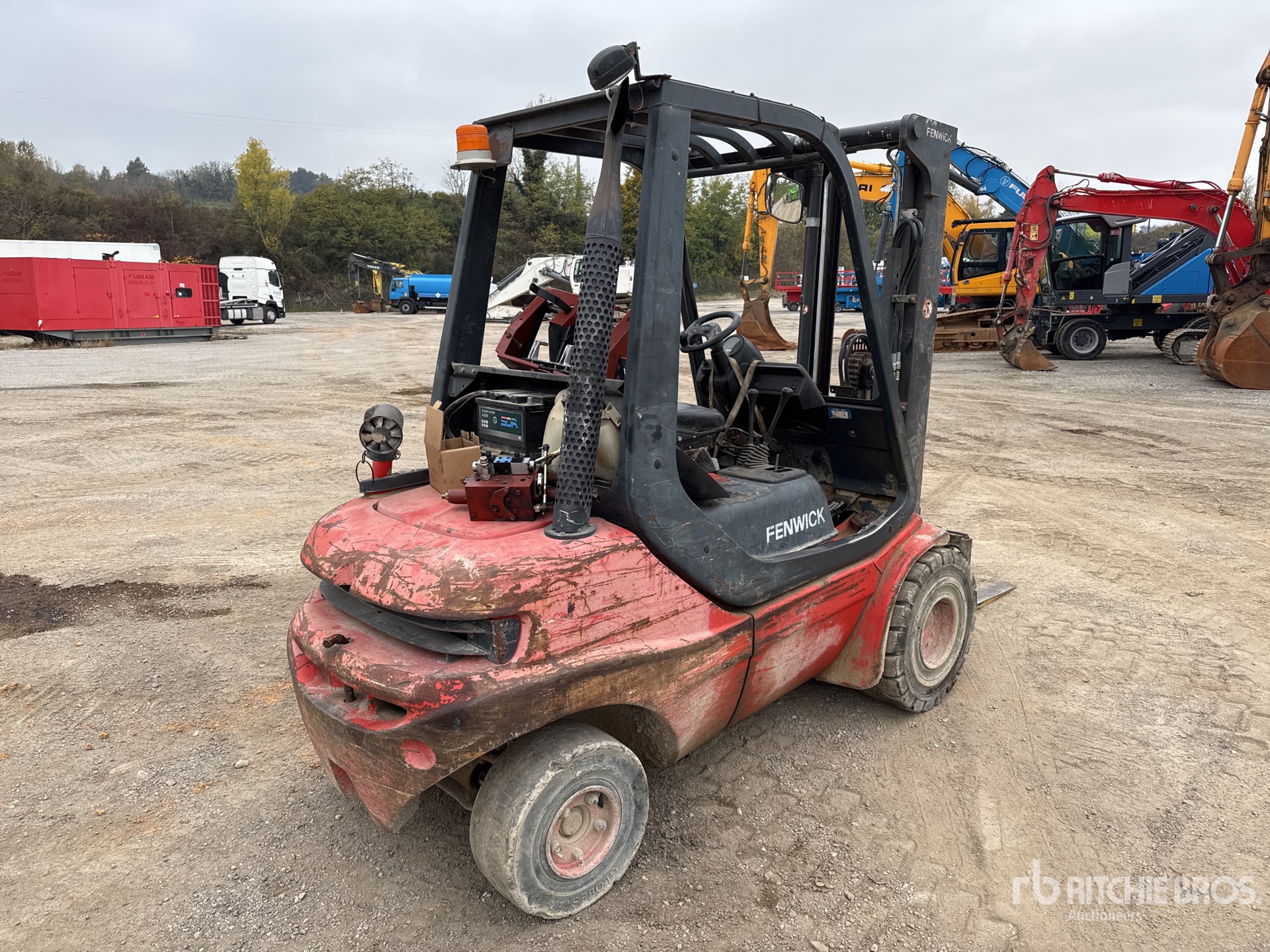 2002 Fenwick-Linde H30D-03 3000 kg Chariot Elevateur Pneumatic Tire Forklift (Inoperable ...
