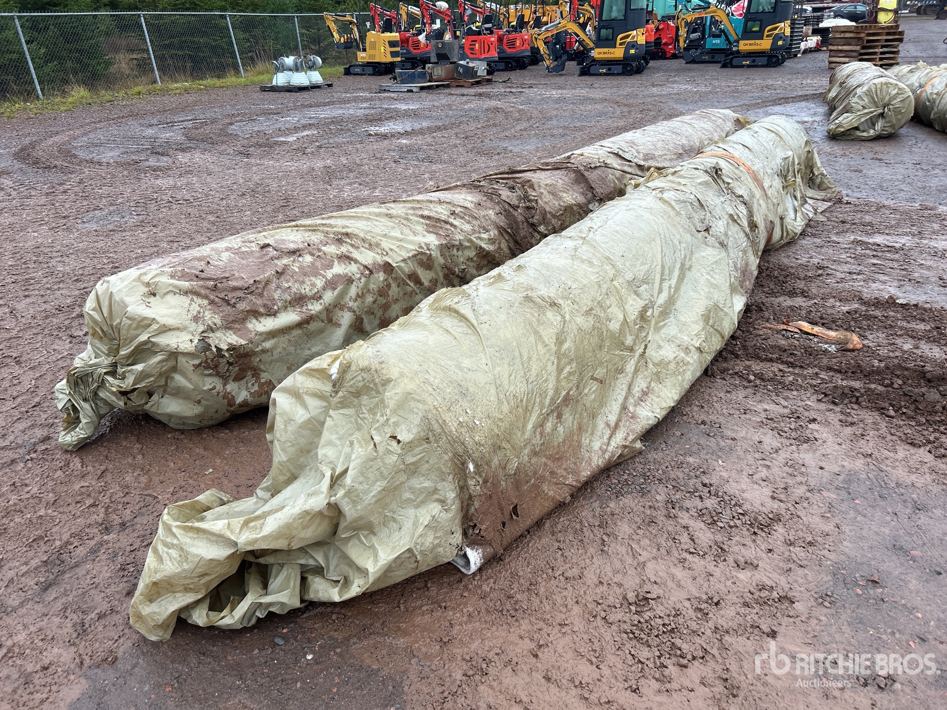Quantity of (2) Bentonite Fabric Divers - Matériaux de construction ...