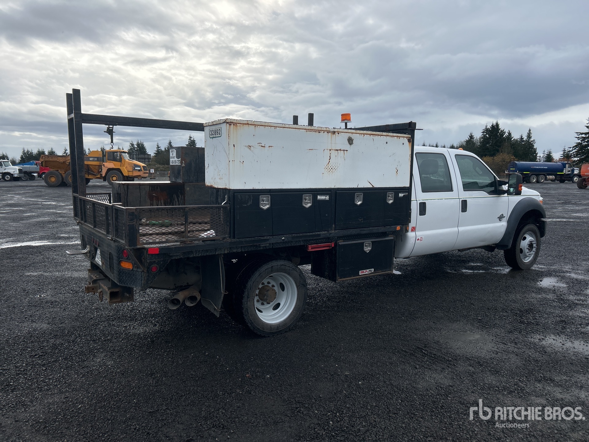 2015 Ford F-550 XL 4x4 Crew Cab Flatbed Truck | Ritchie Bros. Auctioneers