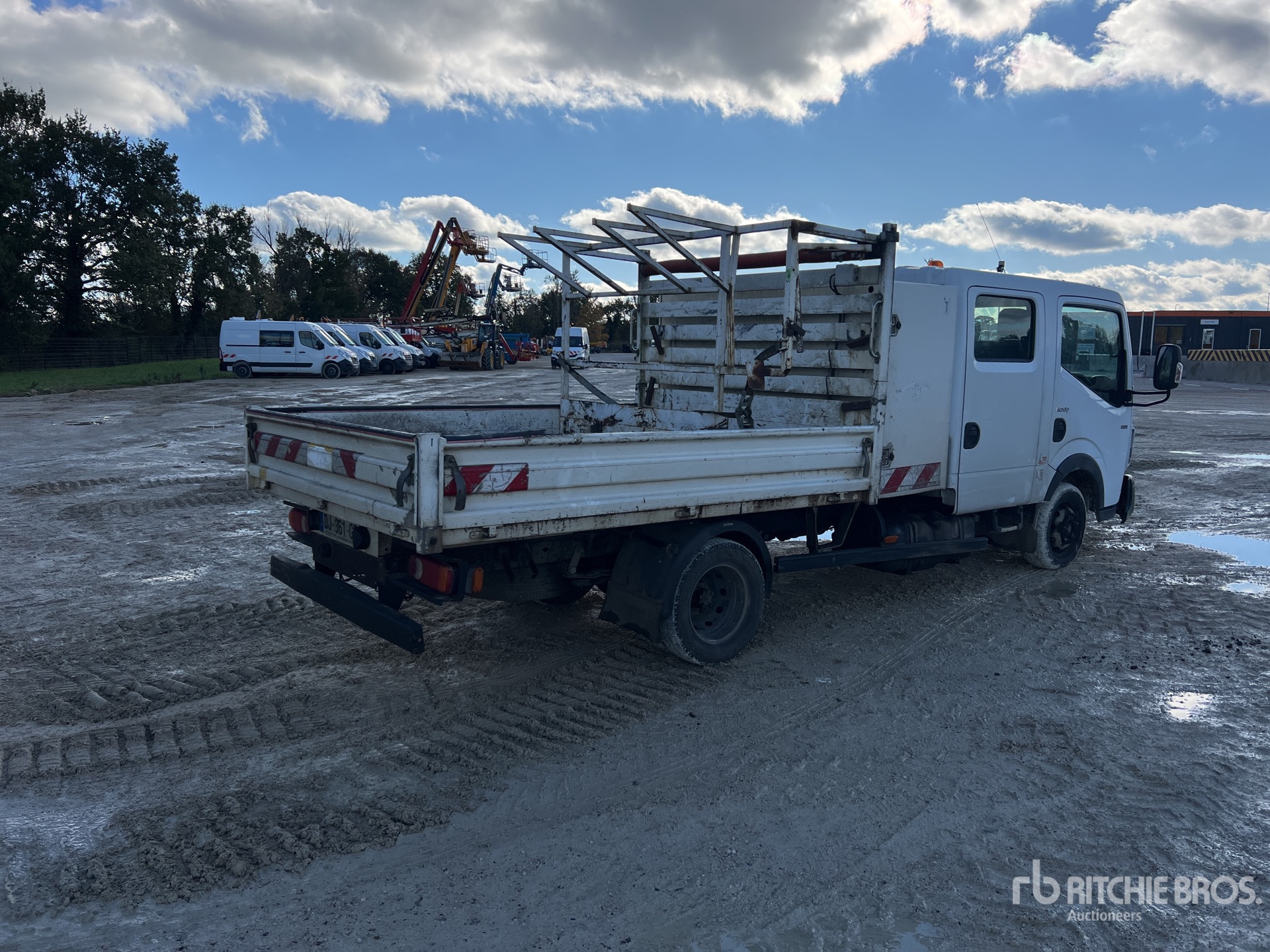 2014 Renault Maxity 140 DXI Camion Plateau Flatbed Truck | Ritchie Bros ...