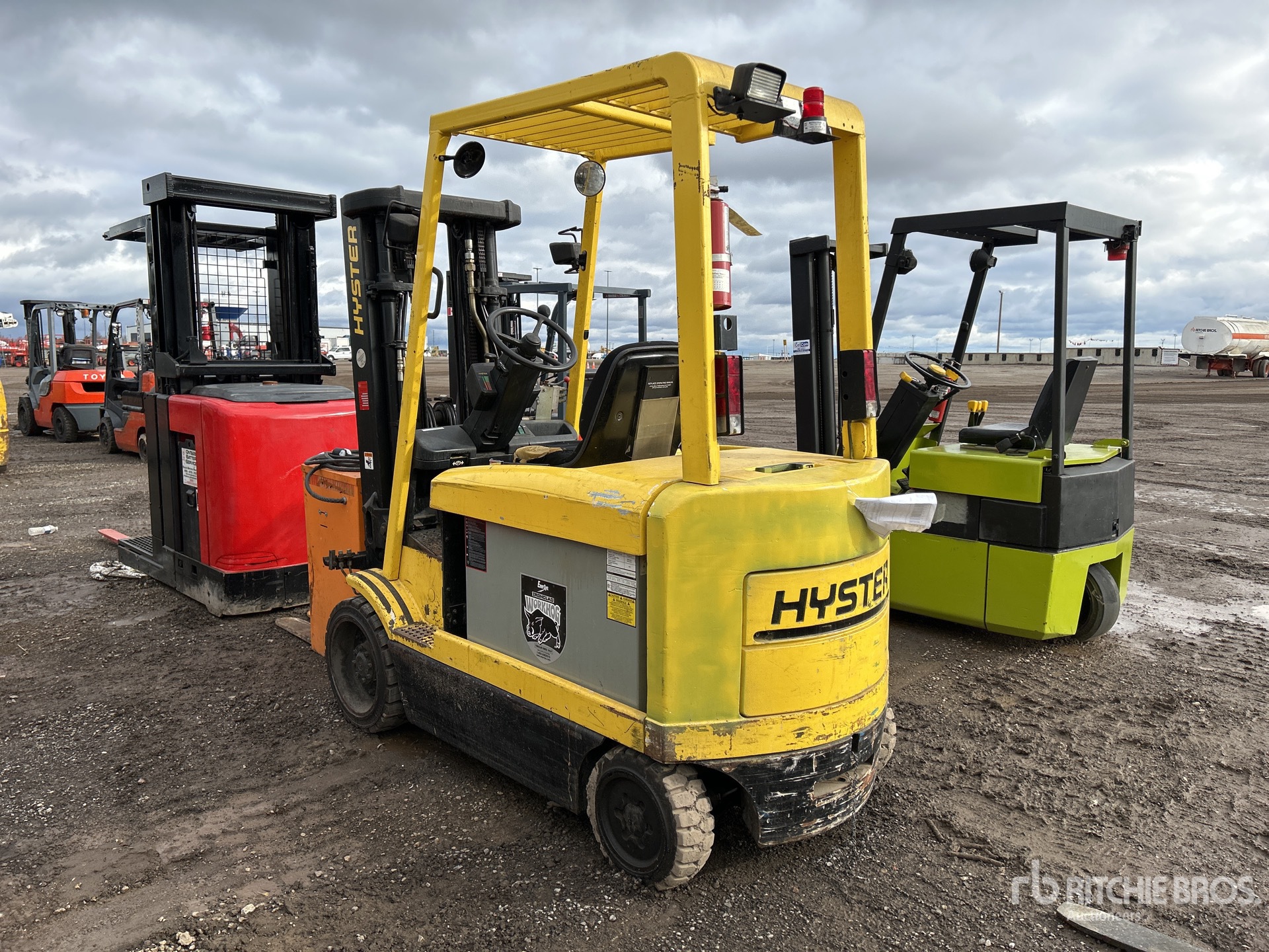 1995 Hyster E65XM-40 7000 lb Electric Forklift | Ritchie Bros. Auctioneers