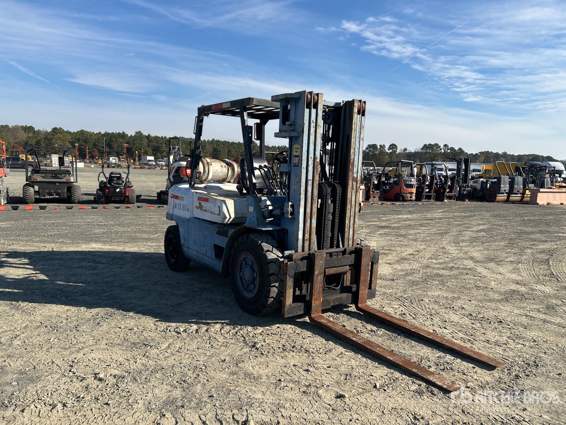 1996 Cat GP40 8000 lb Chariot élévateur à bandage pneumatique | Ritchie ...