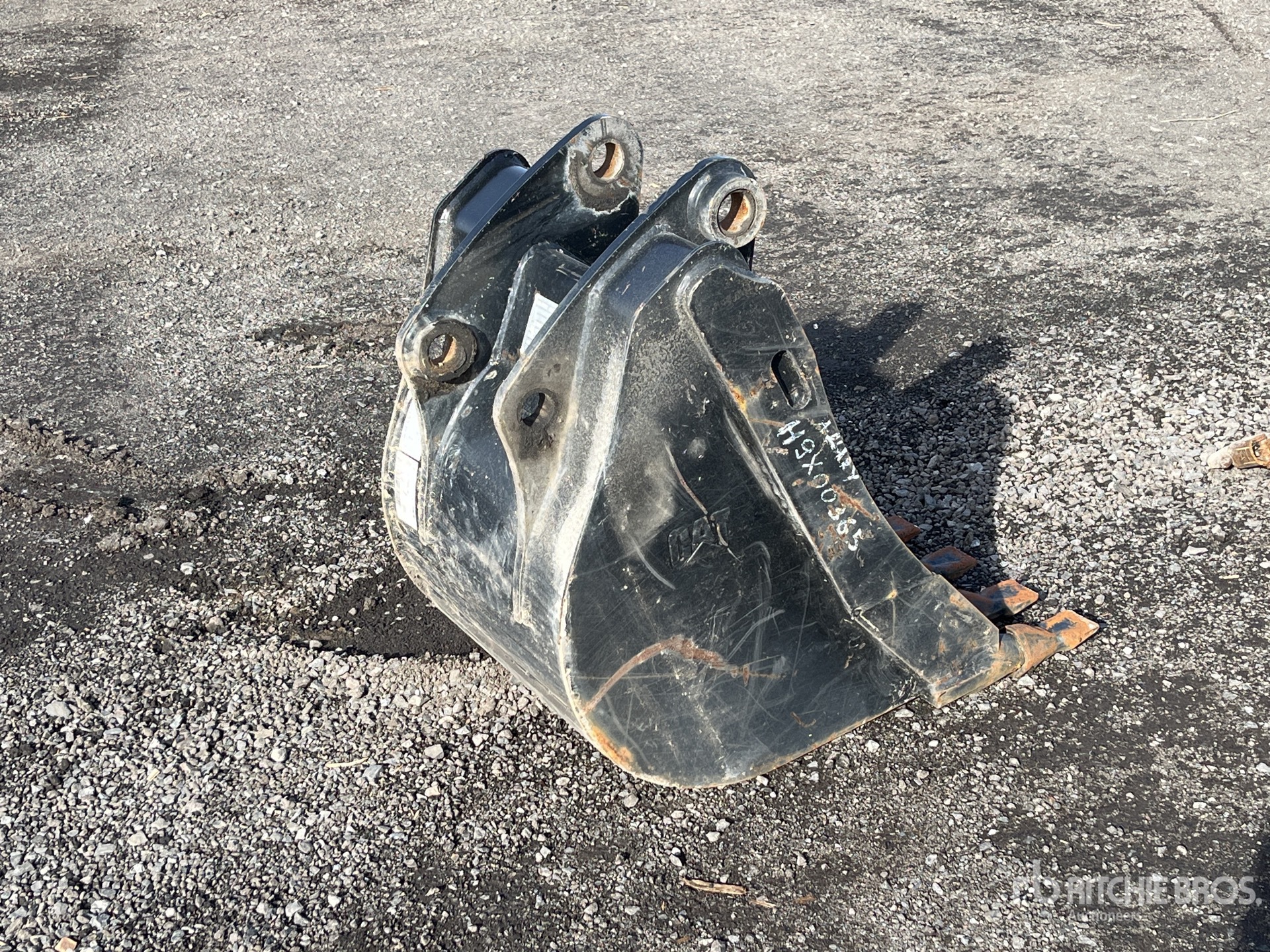 Cat 24 in Digging Benna per retroescavatore per terna | Ritchie Bros ...