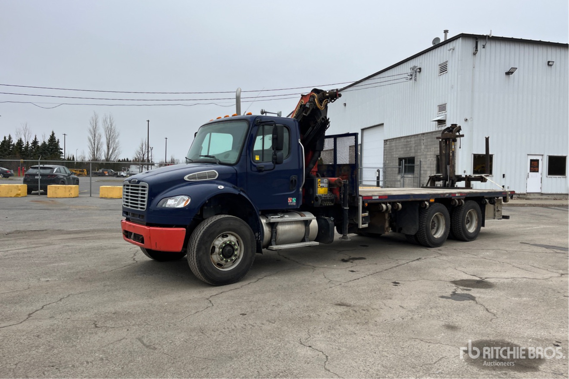 Palfinger PK 18002-EH C 8500 lb Knuckle Boom on 2012 Freightliner M2106 ...