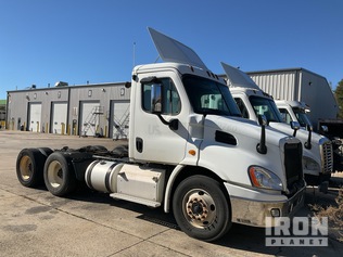 2017 Freightliner Cascadia 113 6x4 T/A Day Cab Truck Tractor in ...