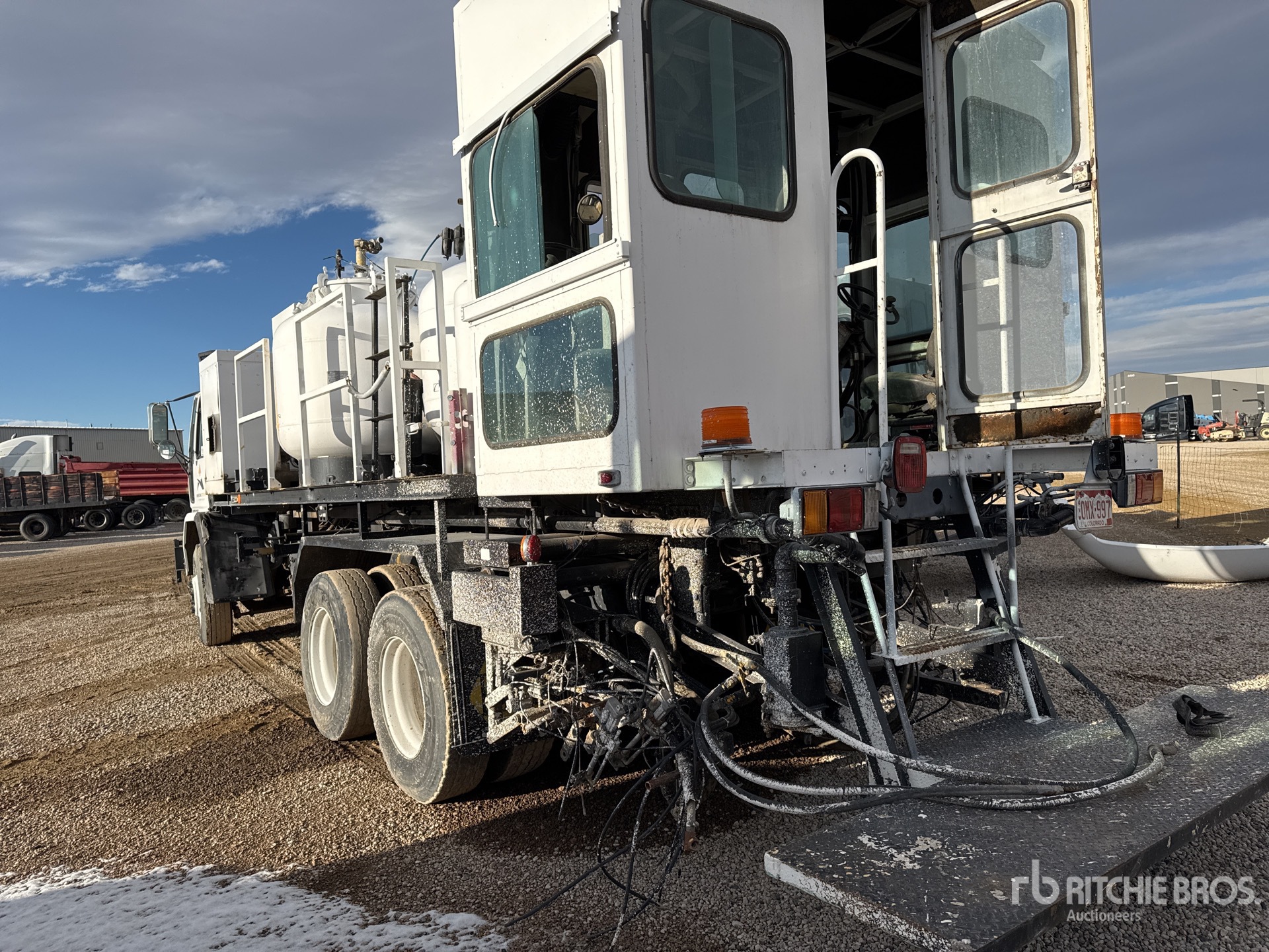 1997 Ford CF8000 6x4 COE Camión pintarrajas (Inoperable) | Ritchie Bros ...