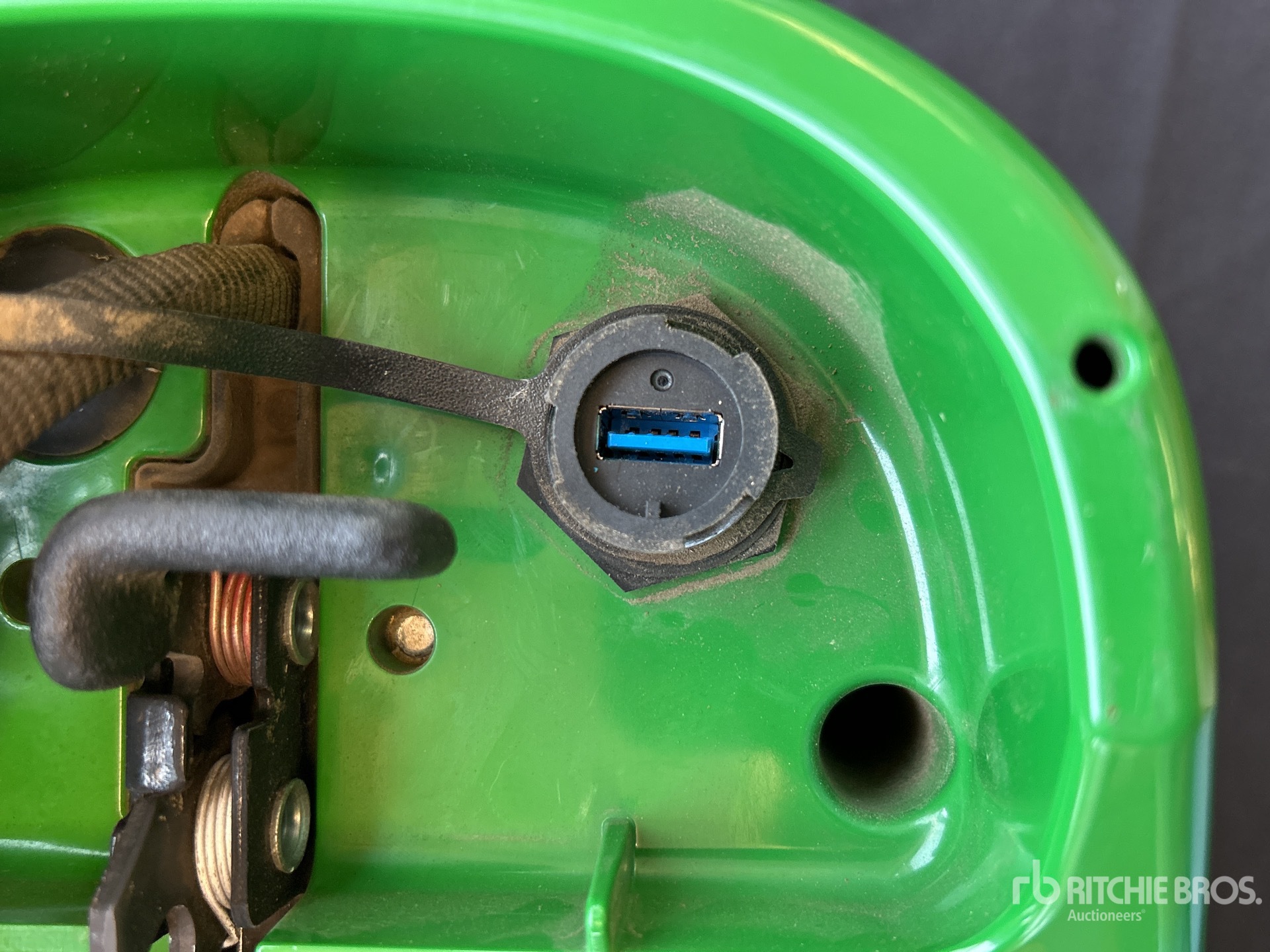 John Deere StarFire 6000 GNSS Receiver | Ritchie Bros. Auctioneers