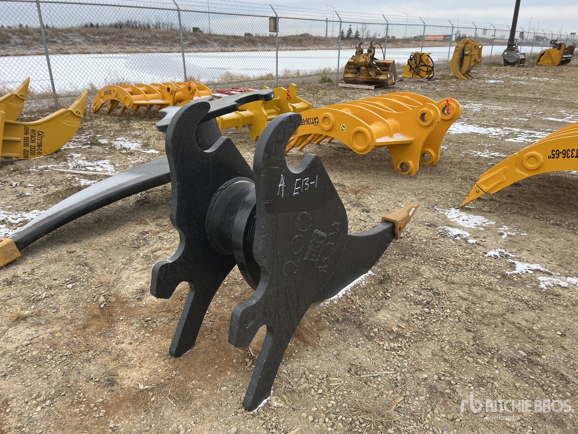 Cat Q/C Bagger-Ripper - Fits 200 Series | Ritchie Bros. Auctioneers