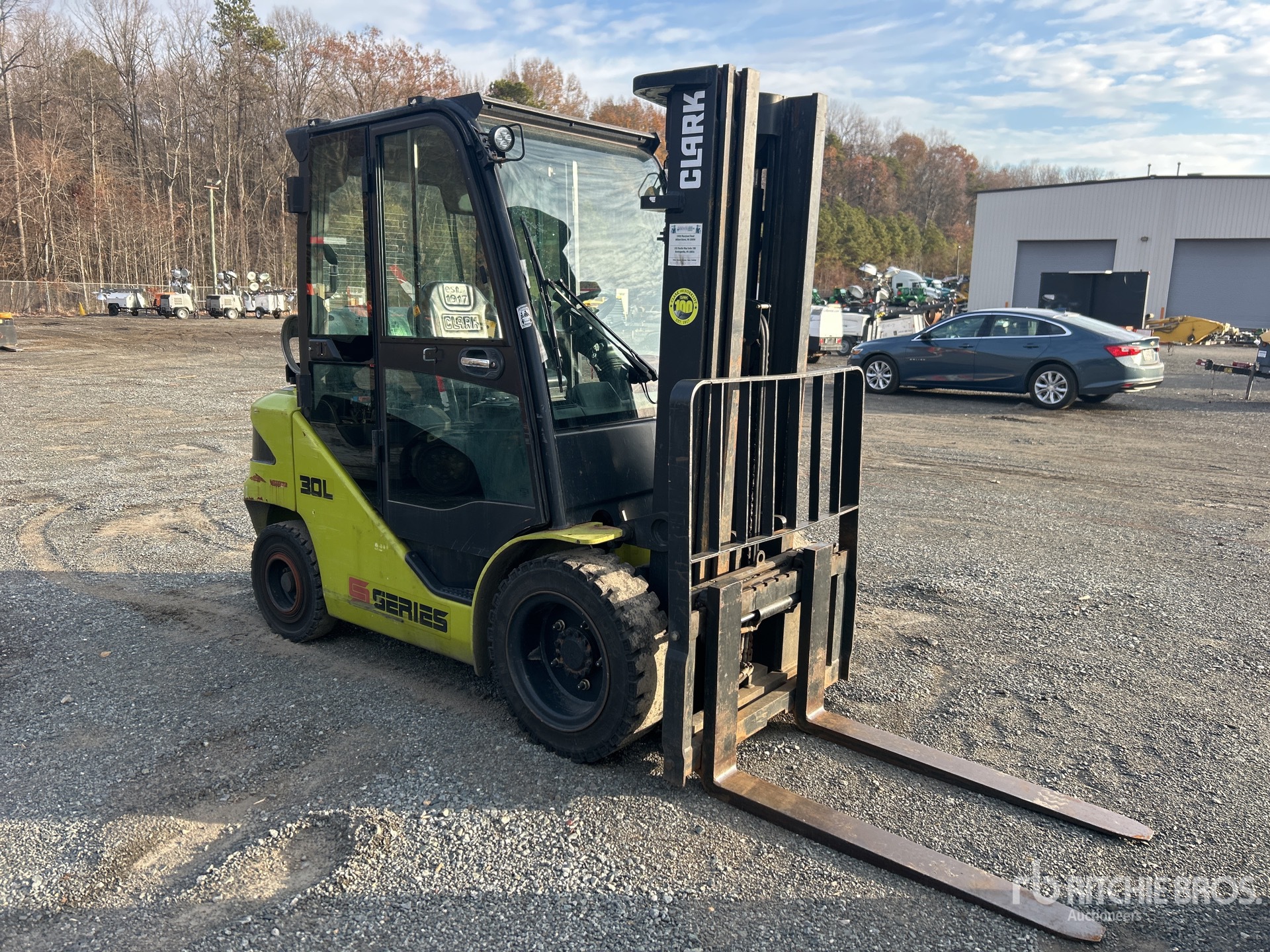 2020 Clark S30L 5600 lb Chariot élévateur à bandage pneumatique ...