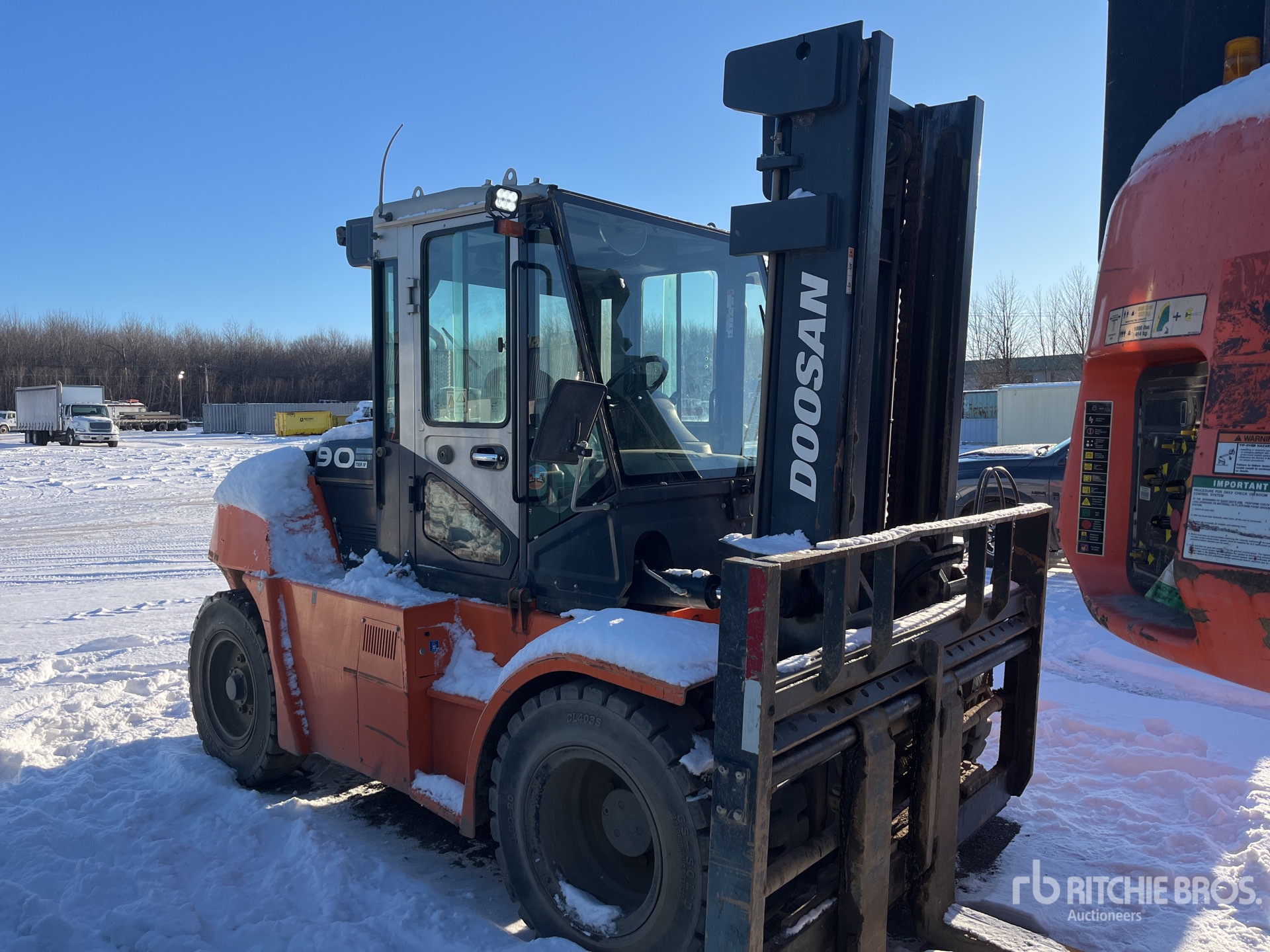 2017 Doosan D90s-7 19000 lb Chariot élévateur à bandage pneumatique ...