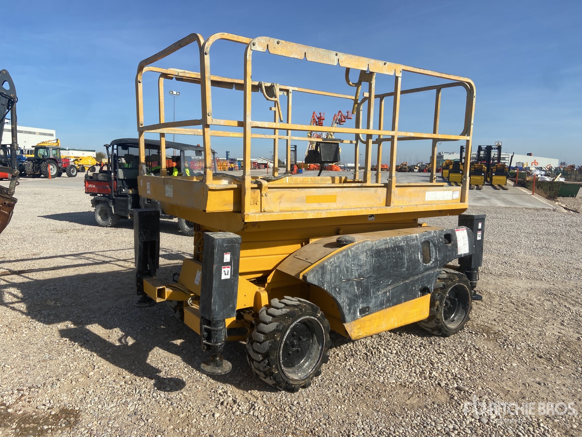 2005 Haulotte Compact 10DX 4x4 Diesel Piattaforma aerea verticale ...