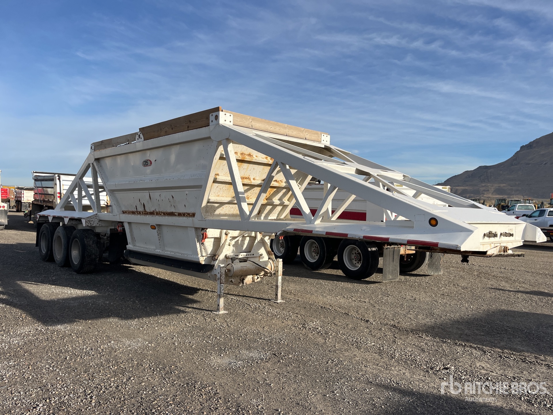 2013 Manac 15 ft Tri/A Belly Dump Trailer | Ritchie Bros. Auctioneers