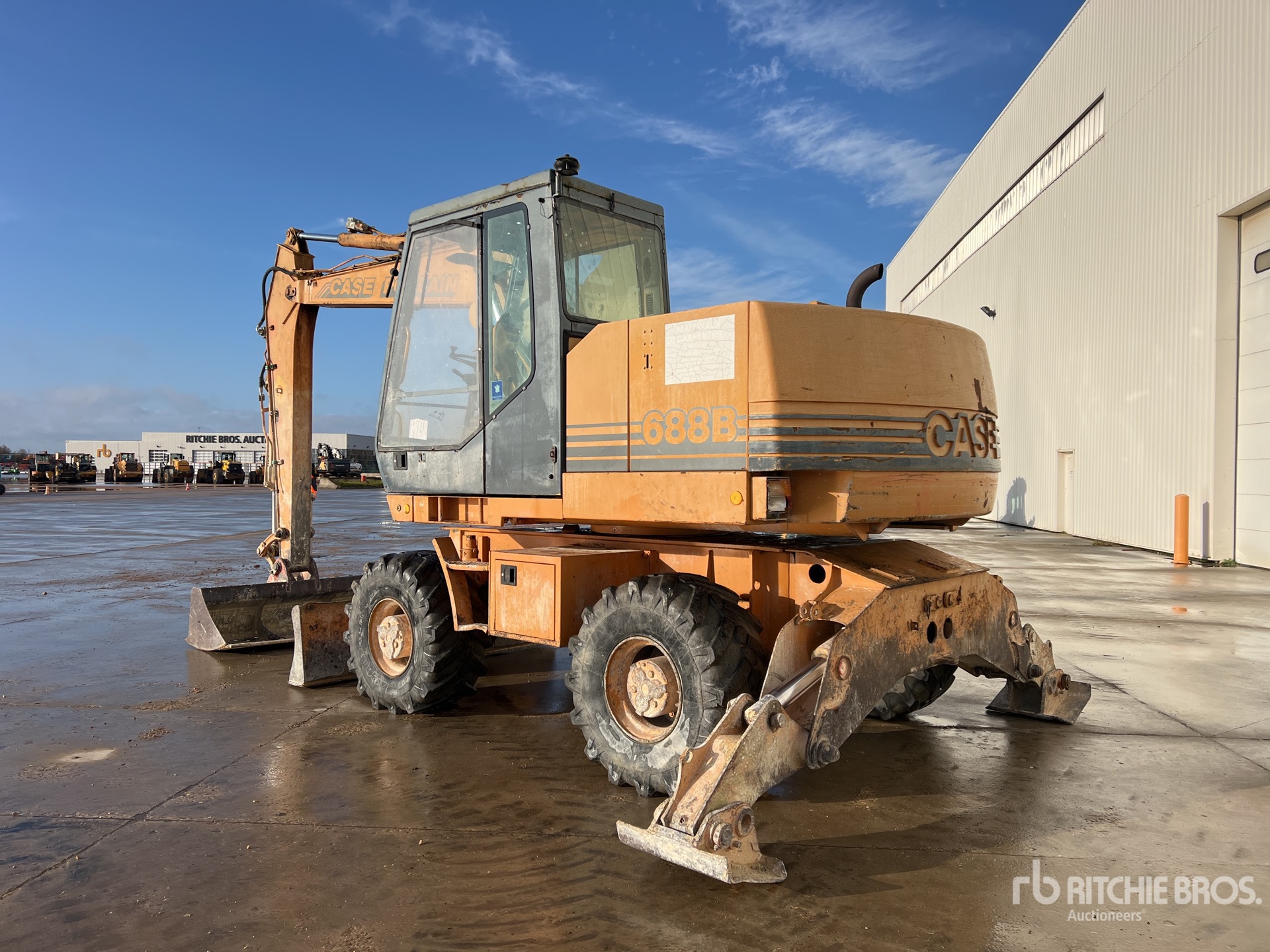 1994 Case 688B-P Pelle Sur Pneus Wheel Excavator | Ritchie Bros ...