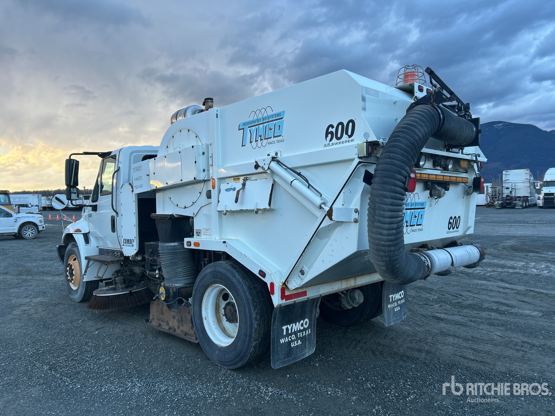 2016 Tymco 600 on 2016 International 4300 Sweeper Truck | Ritchie Bros ...