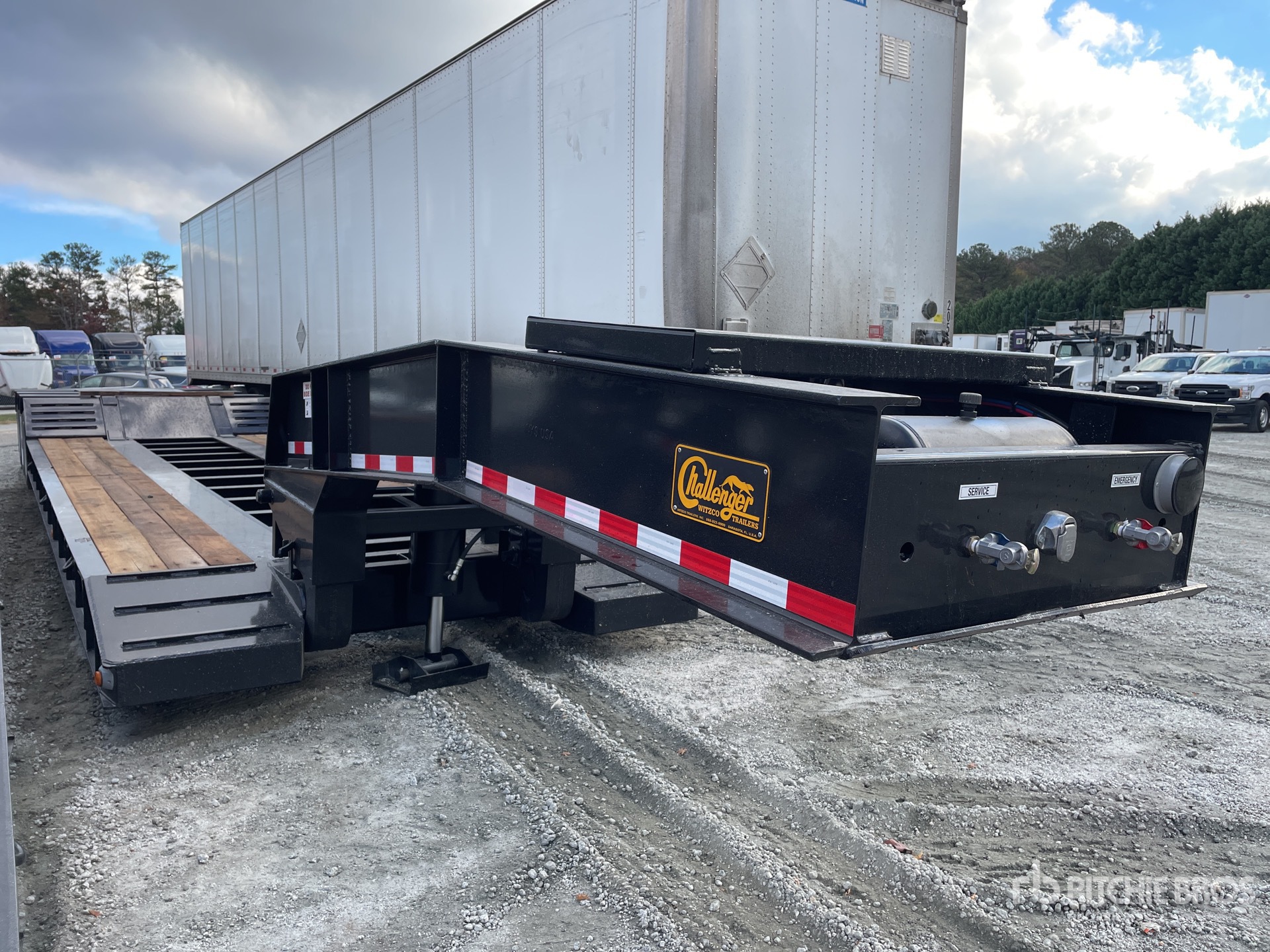 2024 Witzco RG-52 25000 lb Tri/A Removable Gooseneck Lowboy Trailer (Unused) | Ritchie Bros ...