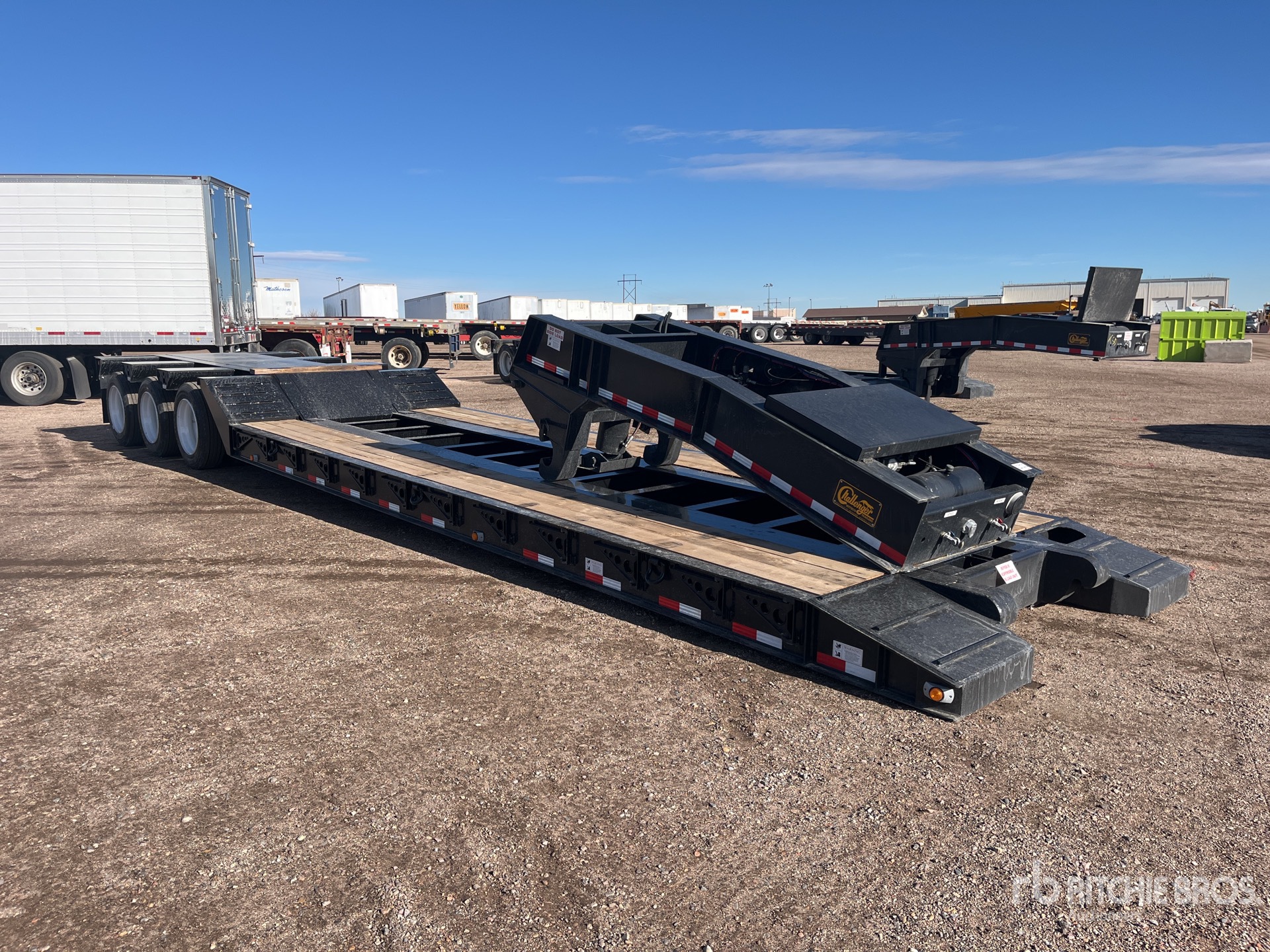 2024 Witzco RG-52 Tri/A Removable Gooseneck Rimorchio ribassato | Ritchie Bros. Auctioneers