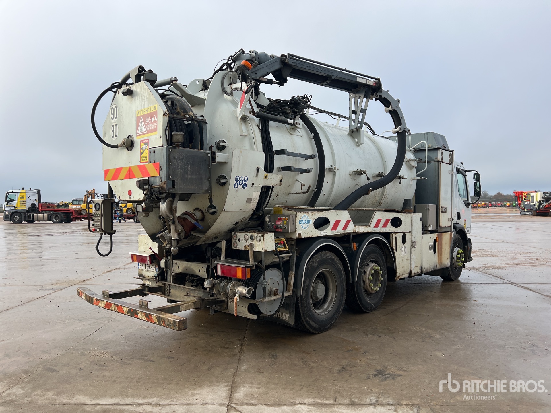 2004 Rivard Combine Type Mistral 26 T on 2004 Renault Premium 370dCi ...