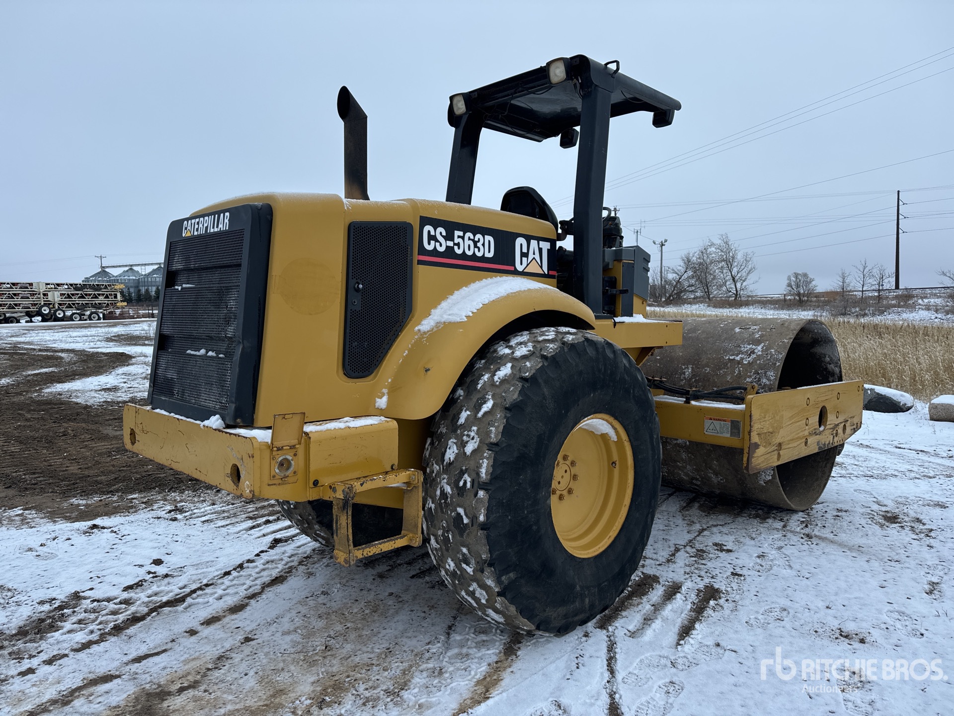 2000 Cat CS-563D Smooth Drum Compactor | Ritchie Bros. Auctioneers