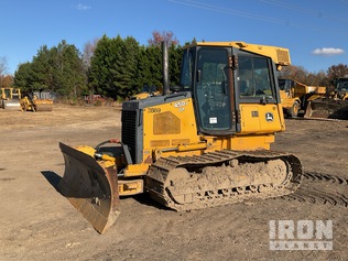2010 John Deere 450J LGP Crawler Dozer, Elm City, North Carolina, États ...