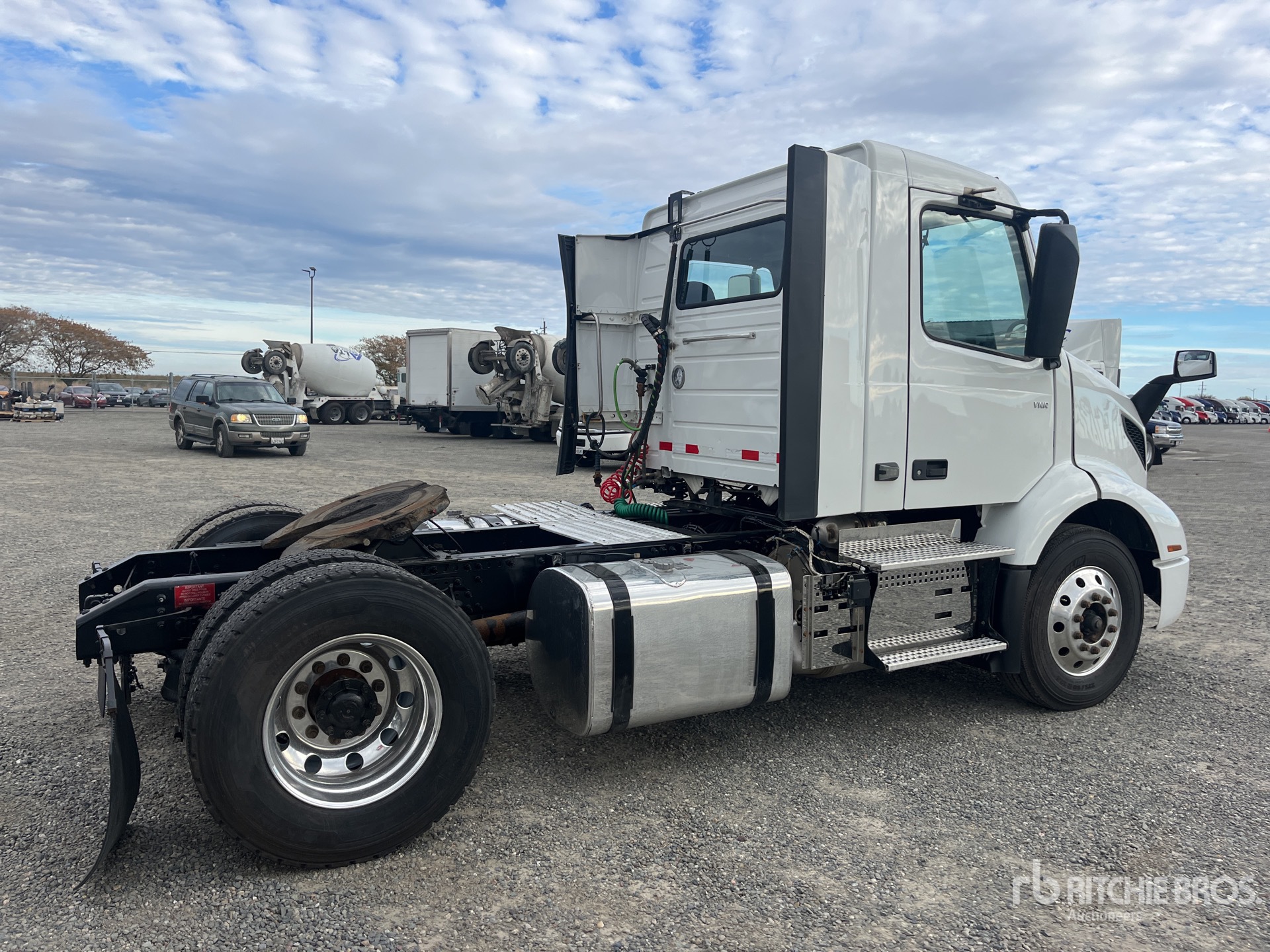 2022 Volvo VNR 4x2 2-Achs Sattelzugmaschine | Ritchie Bros. Auctioneers