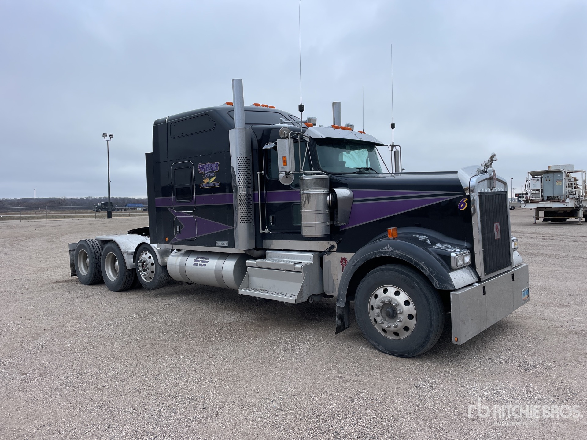 2019 Kenworth W900L 8x4 Tri/A Sleeper Truck Tractor | Ritchie Bros ...