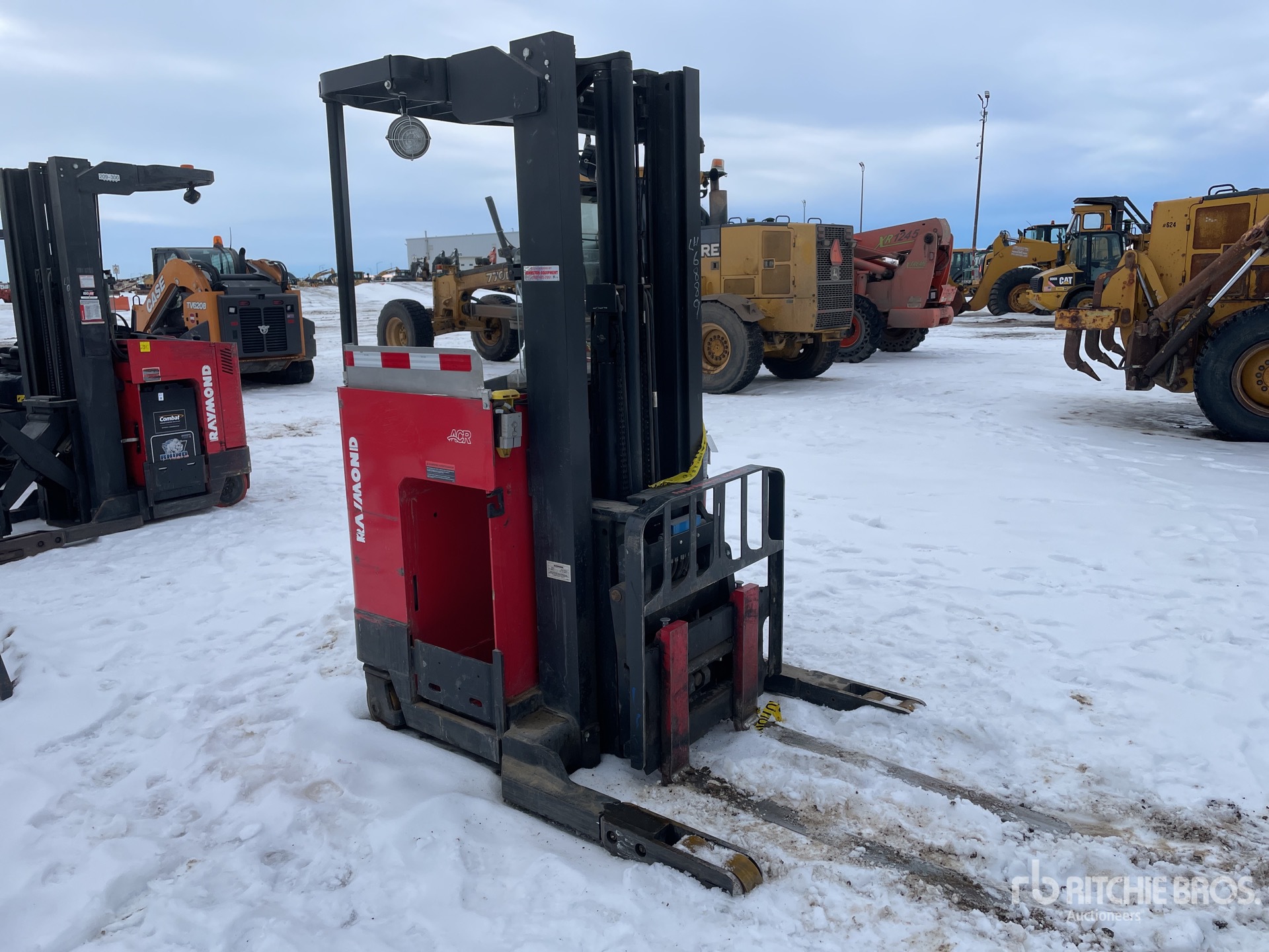 2015 Raymond EZ-ACT-R30TT 3000 lb Carretilla Retráctil | Ritchie Bros ...