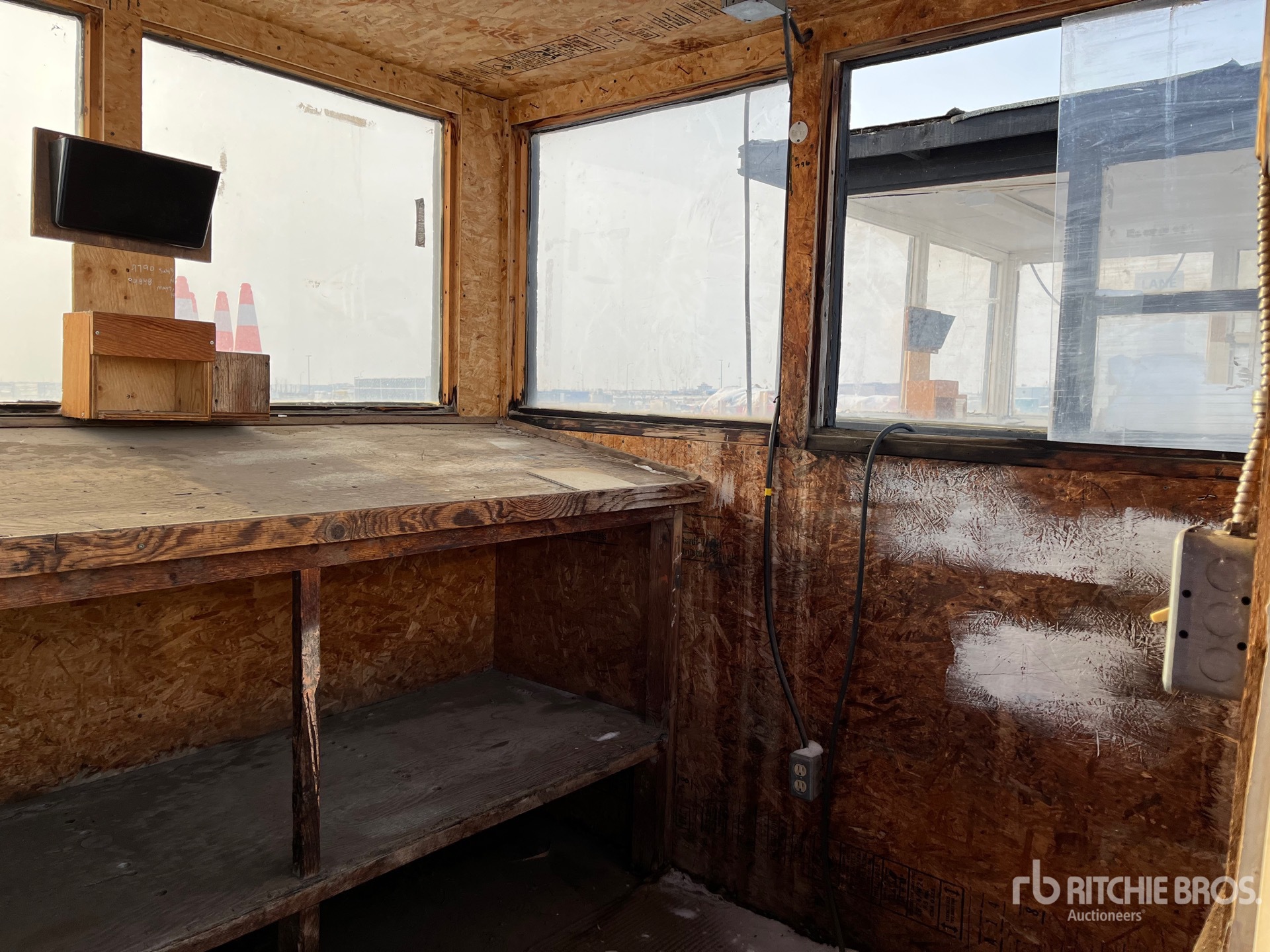 8 ft x 8 ft Skid-Mounted Insulated Guard Shack Struttura mobile ...