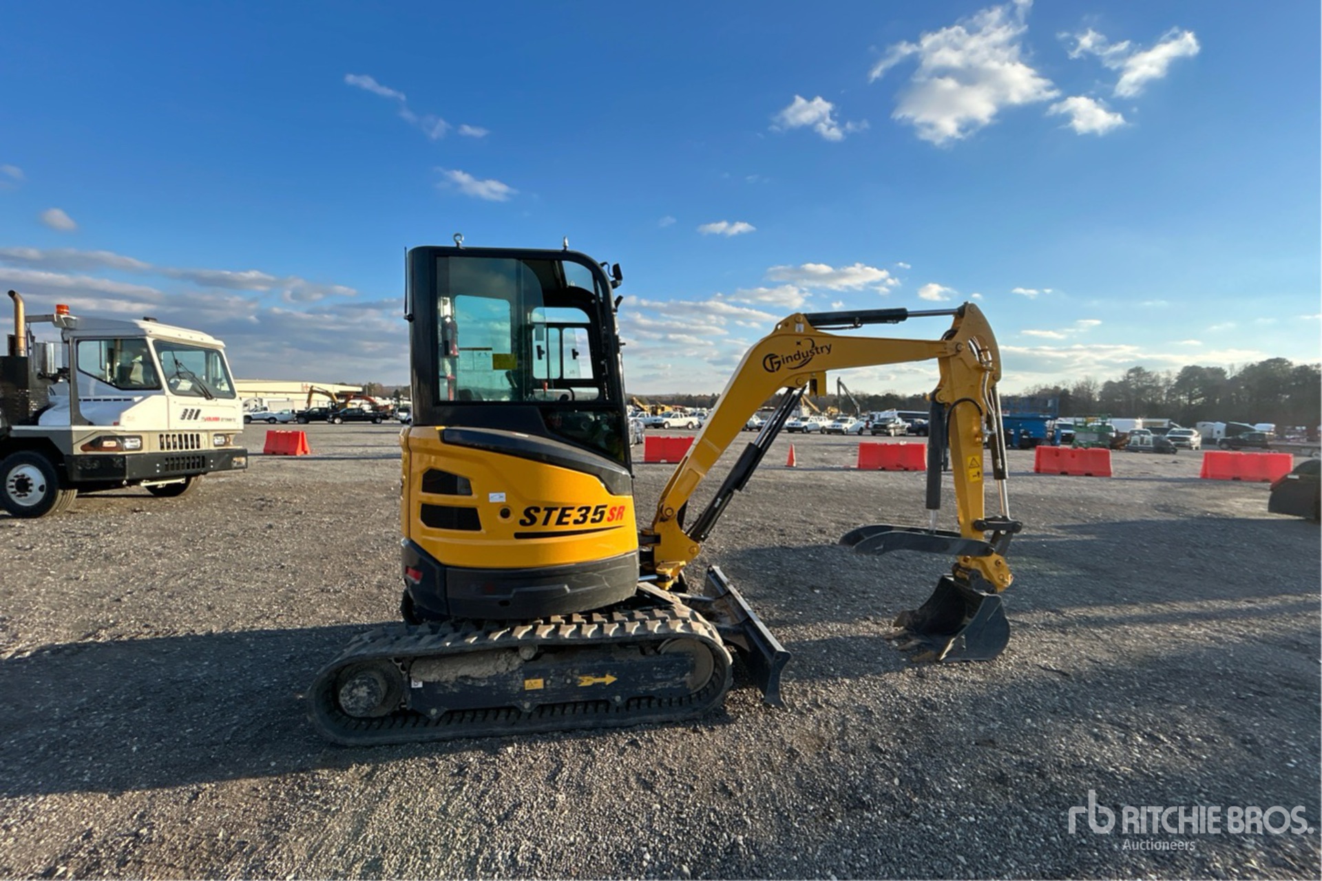 2023 CFG Industry STE35SR Mini-pelle | Ritchie Bros. Auctioneers