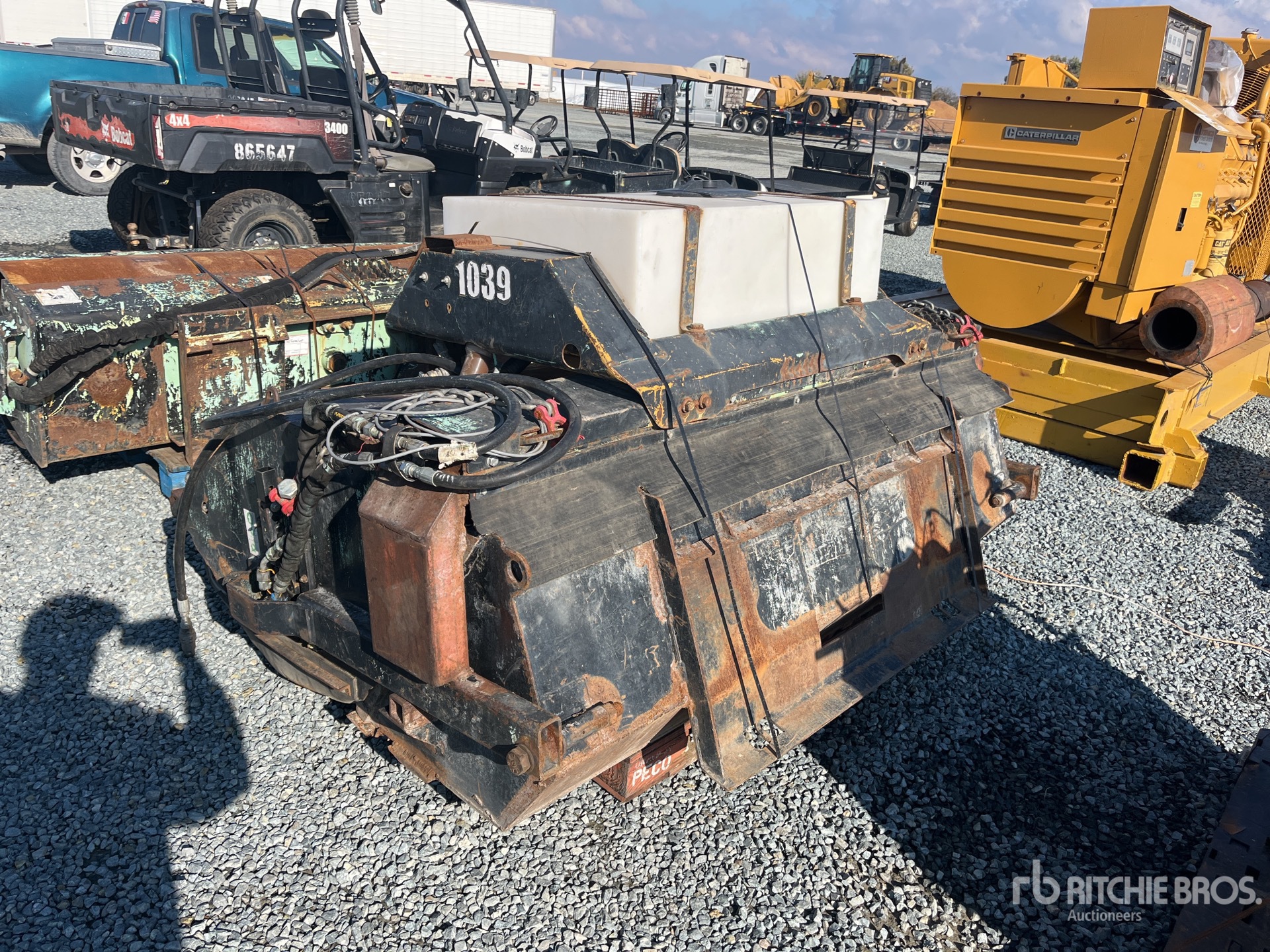 Cat BP18 72 in Balayeuse pour chargeuse à différentiel | Ritchie Bros ...