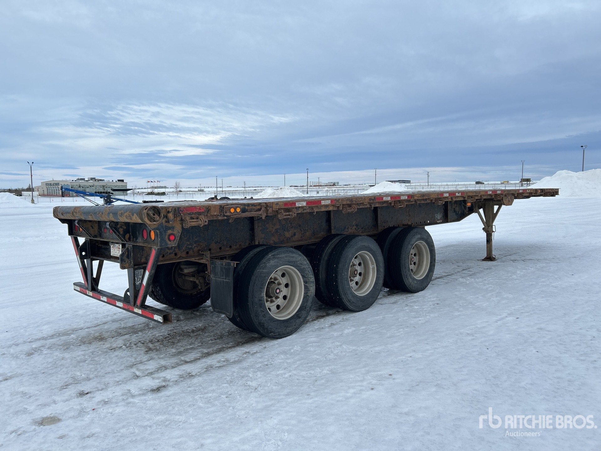 2014 Manac 10340A020 40 ft Tri/A Flatbed Oilfield Trailer | Ritchie Bros. Auctioneers
