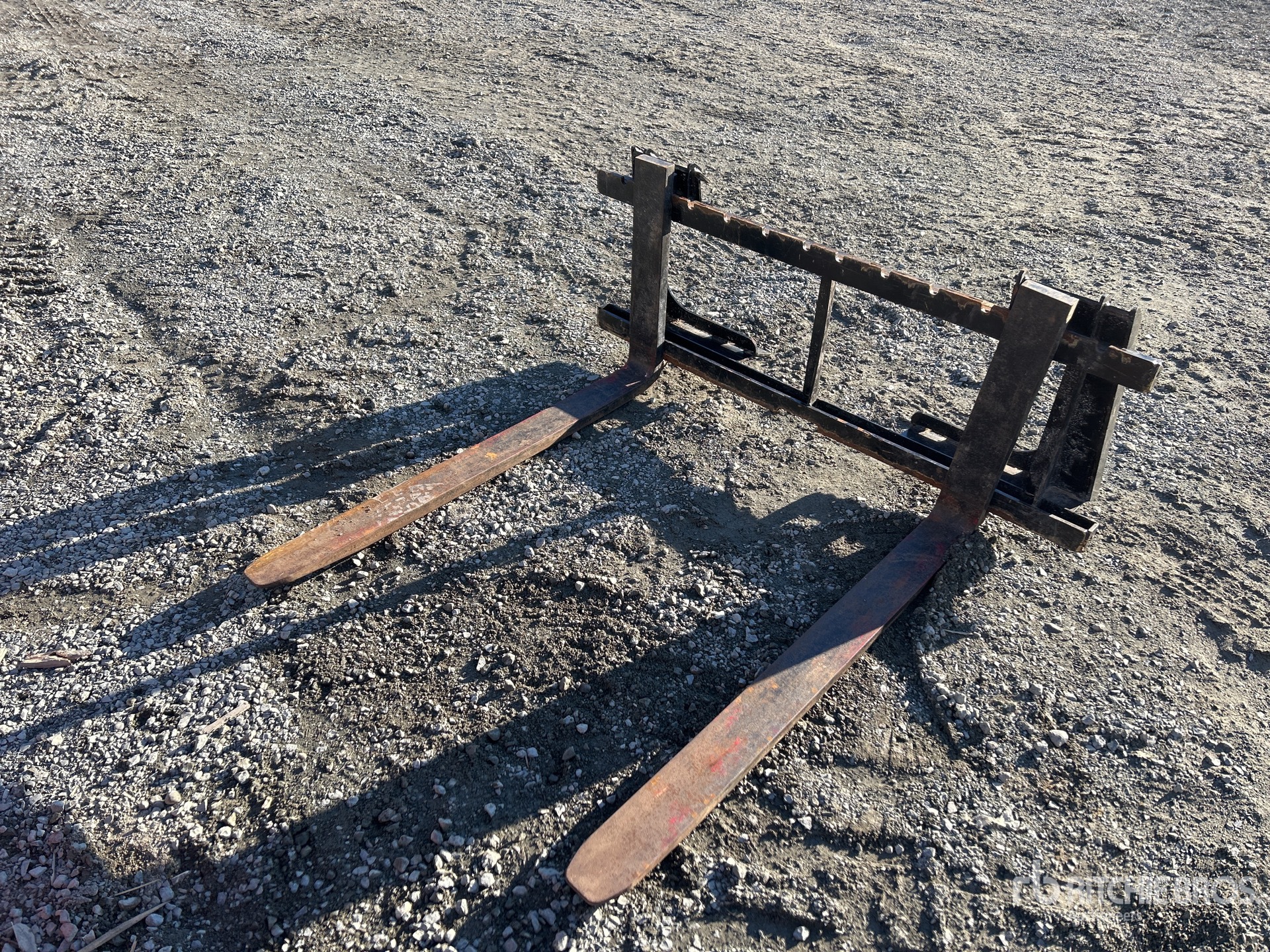 HLA HD09BO500 42 in Fourches à palette pour tracteur agricole | Ritchie Bros. Auctioneers