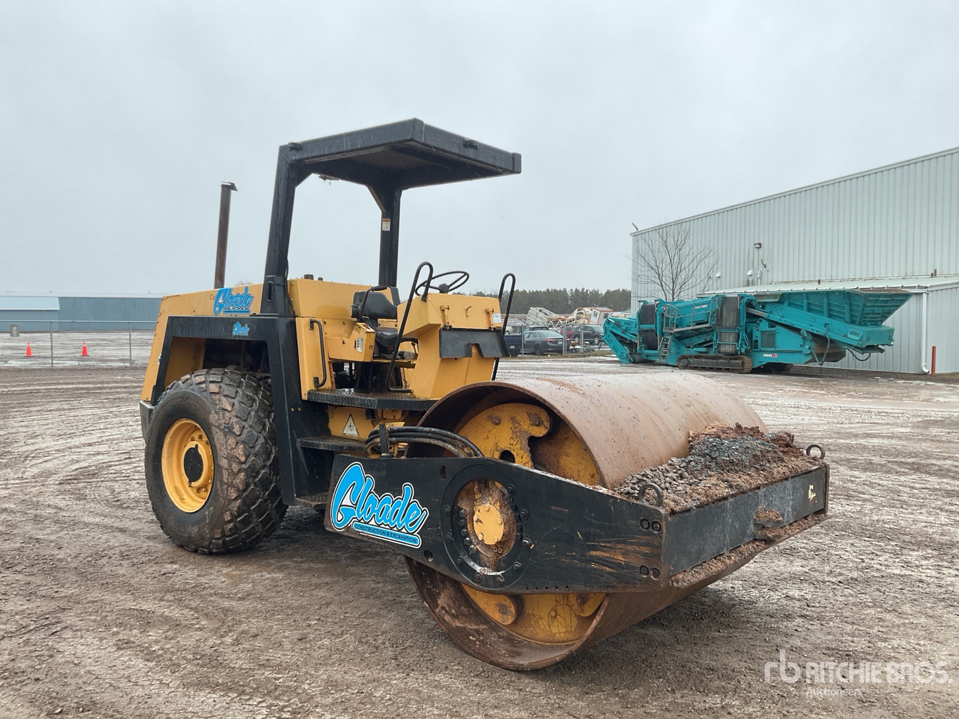 Bomag BW 213D-2 Compacteur à tambour lisse | Ritchie Bros. Auctioneers