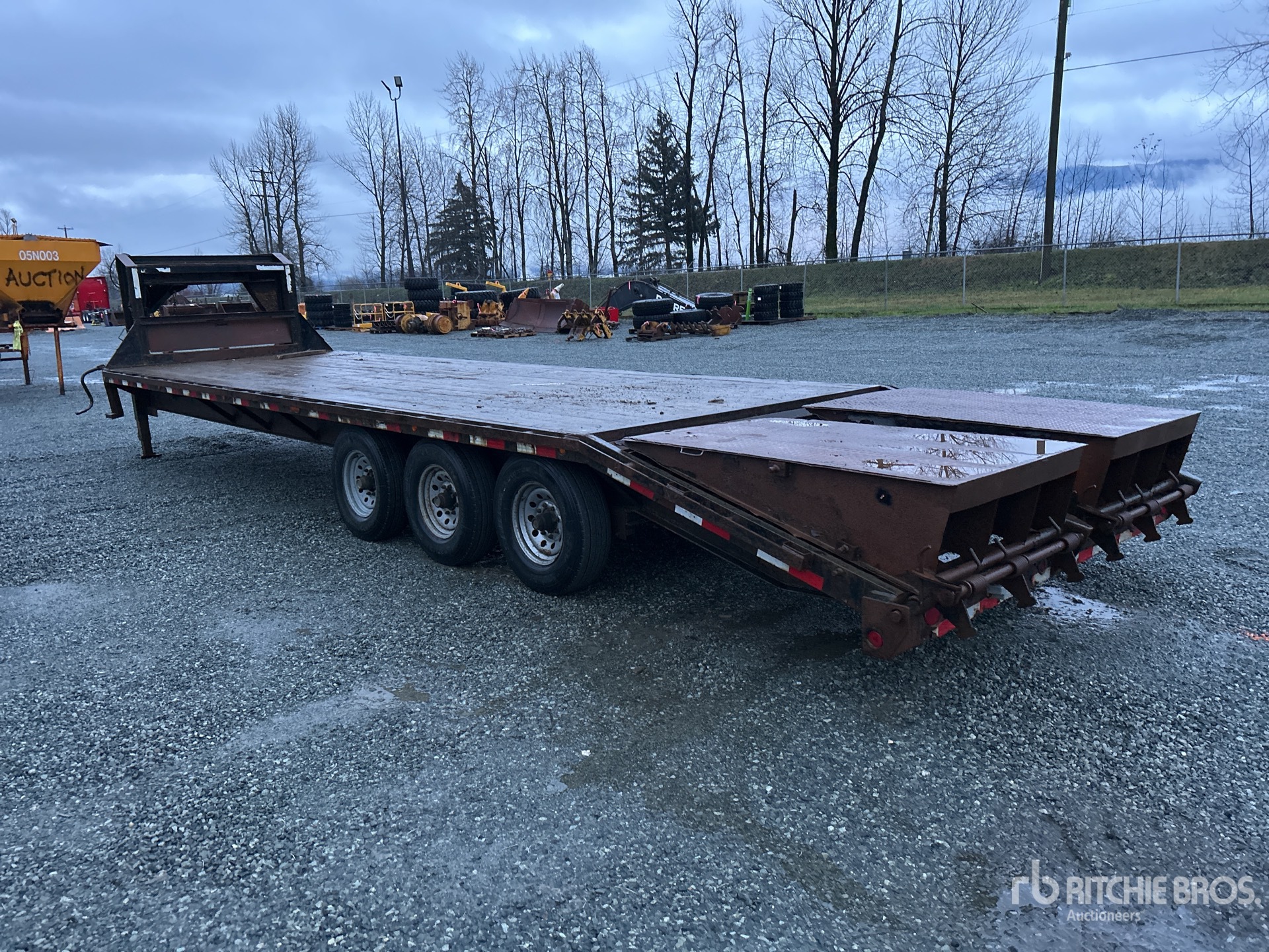 2015 Load Trail 30 ft Tri/A Gooseneck Remorque pour équipement ...