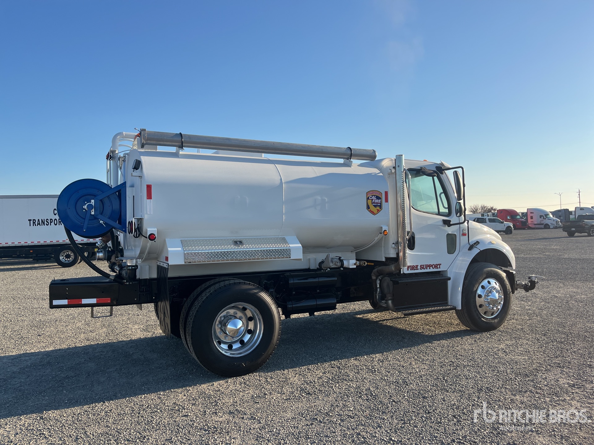 2016 Freightliner M2 106 2000 gal 4x2 Wassertank-Lkw | Ritchie Bros ...
