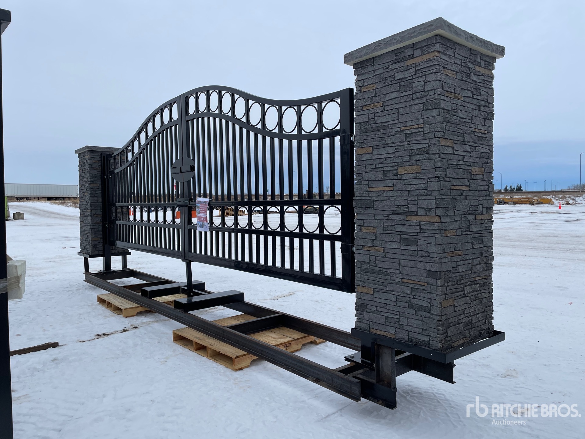 Bulldog Industries 20 ft Bi-Parting Driveway Gate (Unused) | Ritchie ...