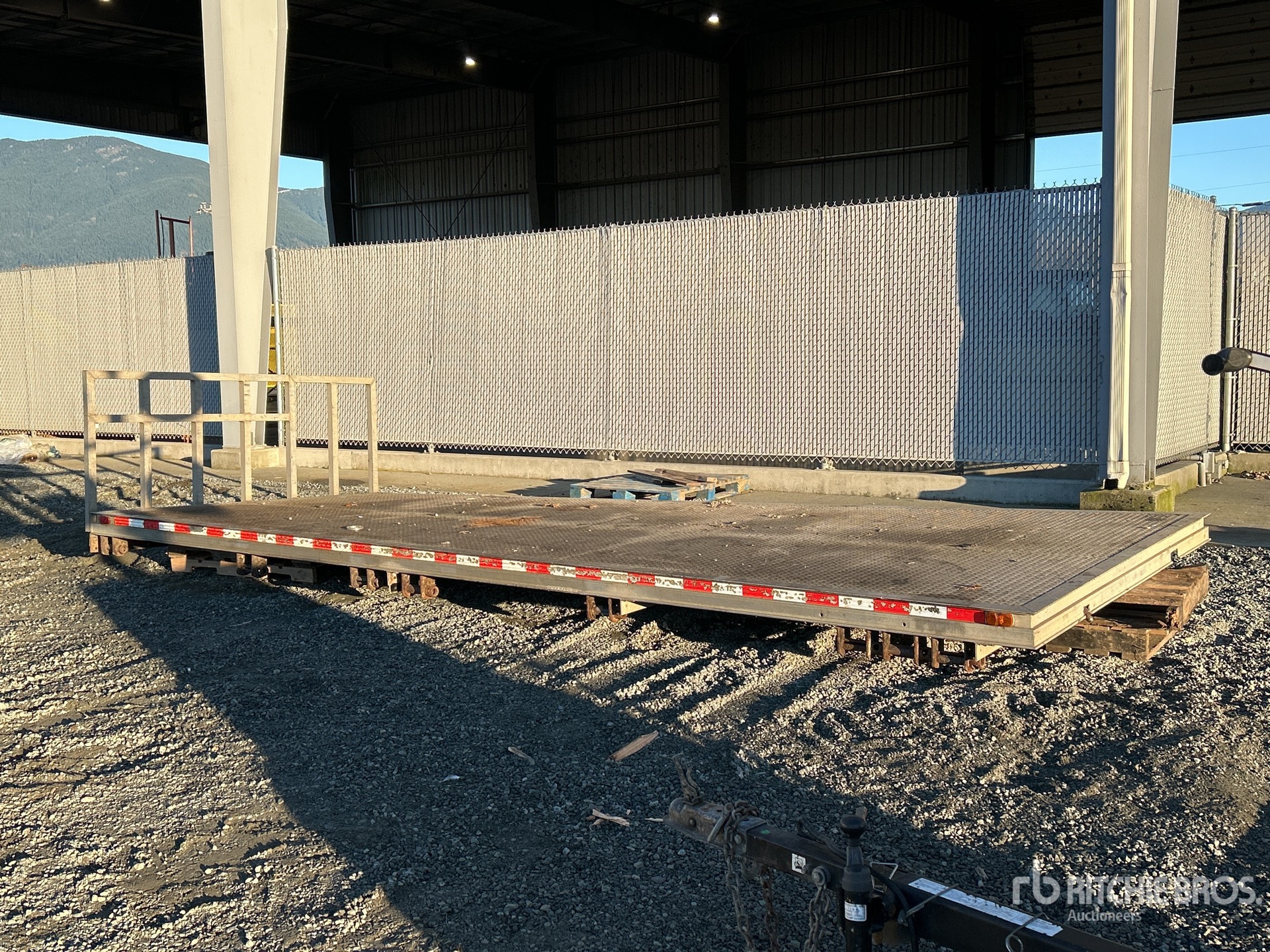 20 ft x 96 in Aluminum Flatbed Deck | Ritchie Bros. Auctioneers