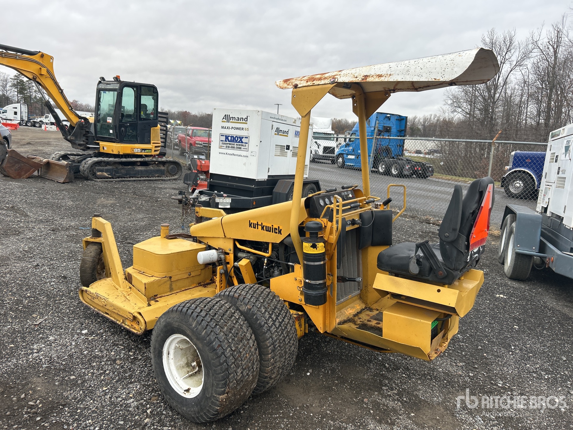 Kut Kwick SSM 38-72D Ride-On Tondeuse à gazon | Ritchie Bros. Auctioneers