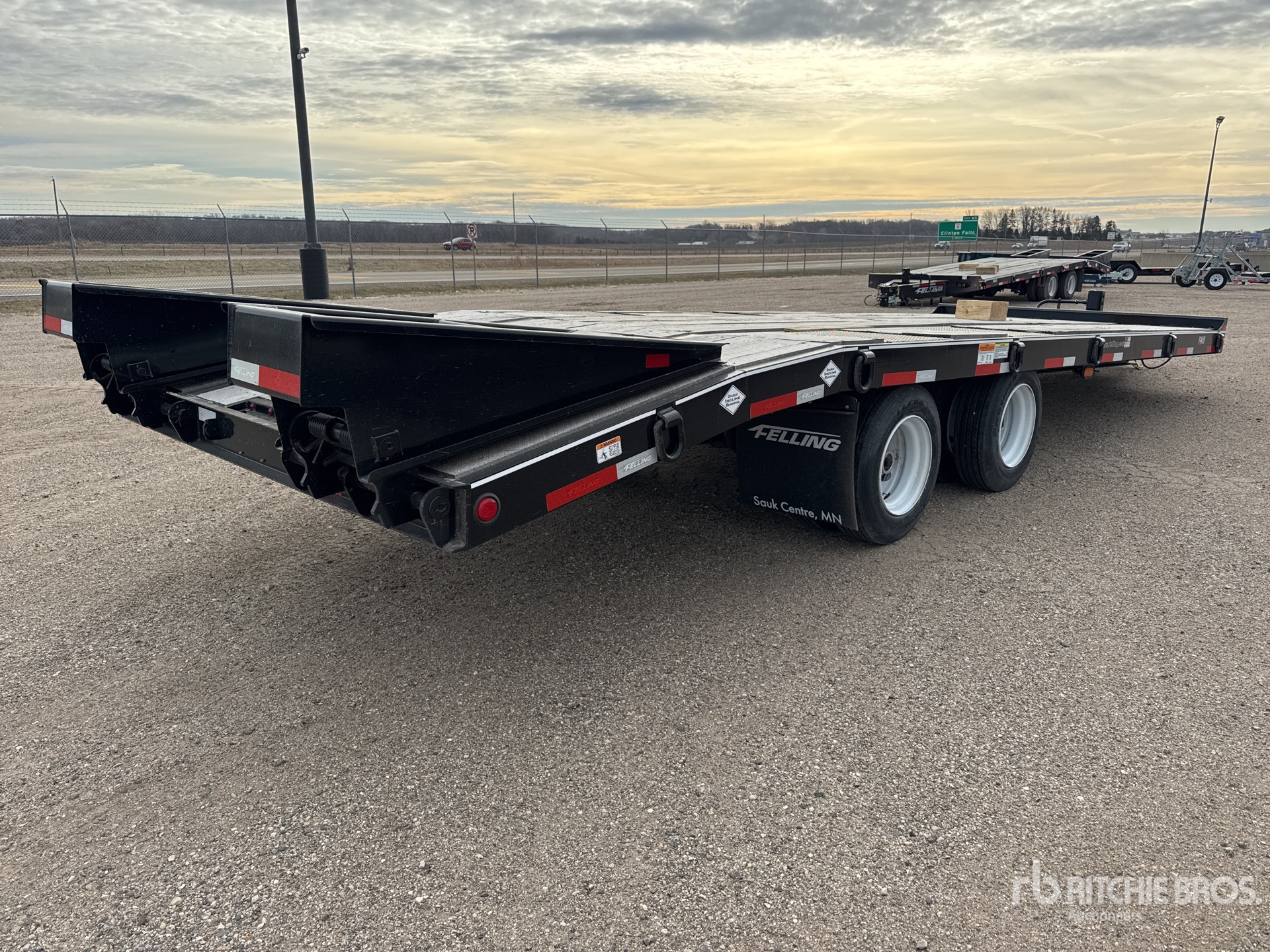 2024 Felling FT-40-2 LP 26 ft T/A Deck Over Equipment Trailer (Unused ...