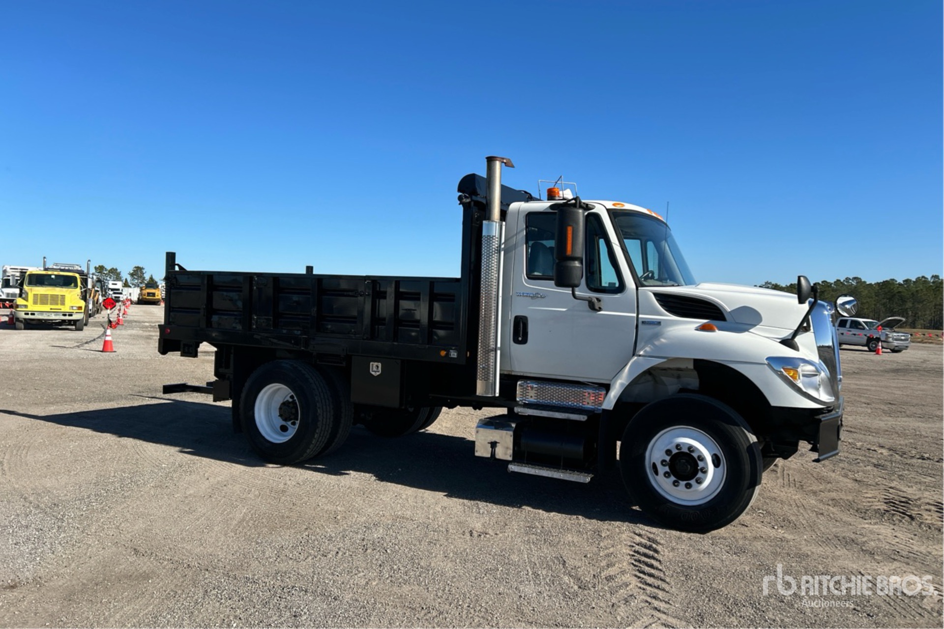 2009 International 7300 Flatbed Truck | Ritchie Bros. Auctioneers
