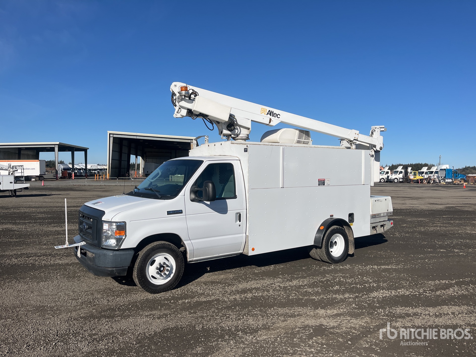 Altec AT200A 30 ft on 2018 Ford E350 XL 4x2 Van Mounted Aerial Lift ...