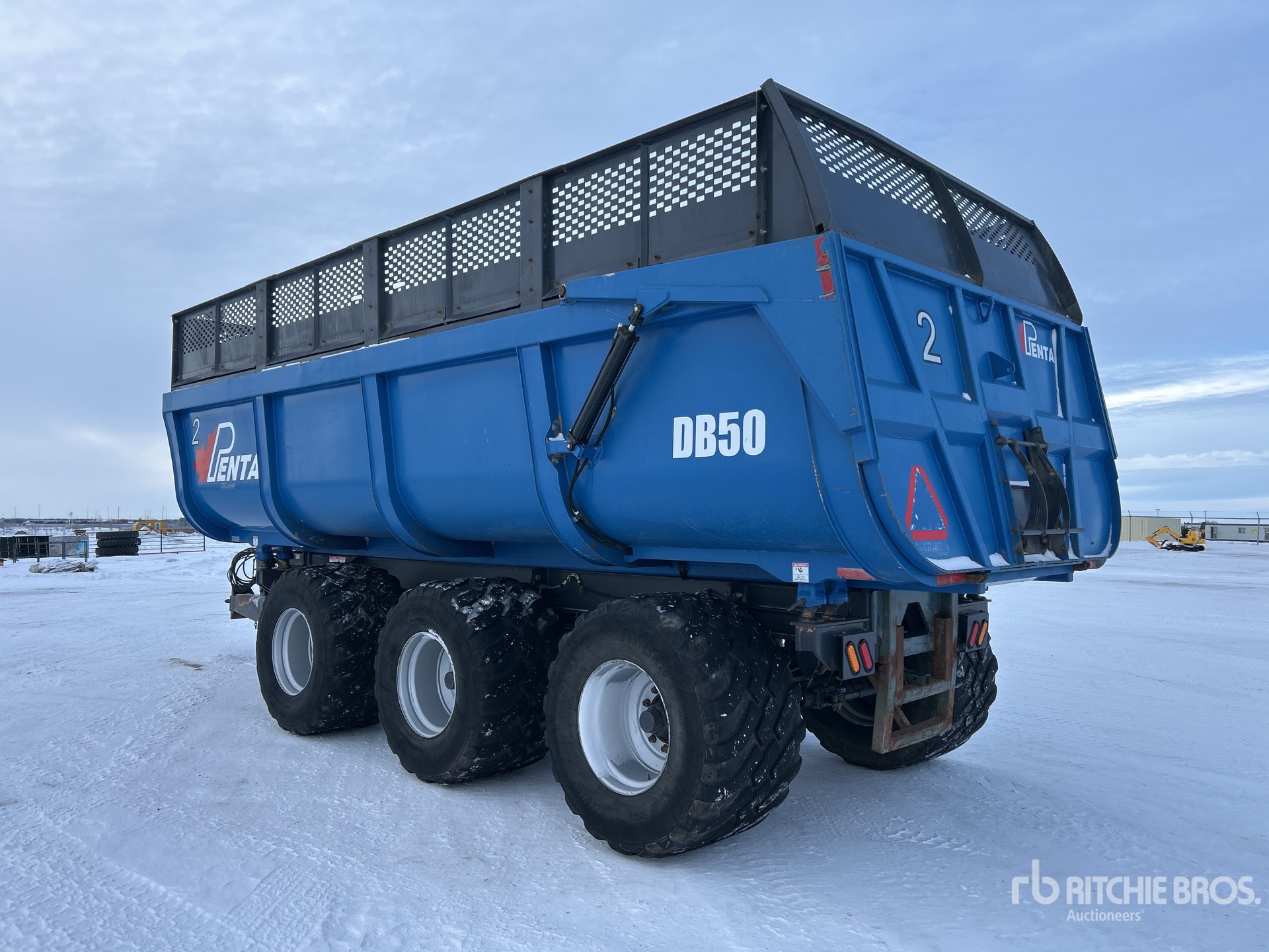 2016 Penta DB50 28 ft Tri/A Silage Wagon | Ritchie Bros. Auctioneers